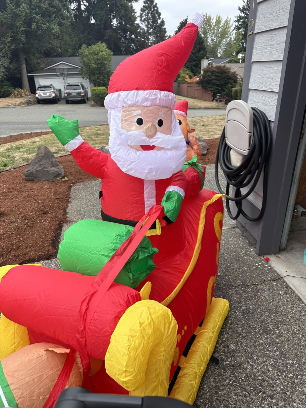 Amazon.com: Tangkula Giant Christmas Inflatable Santa Claus (4 Ft ...