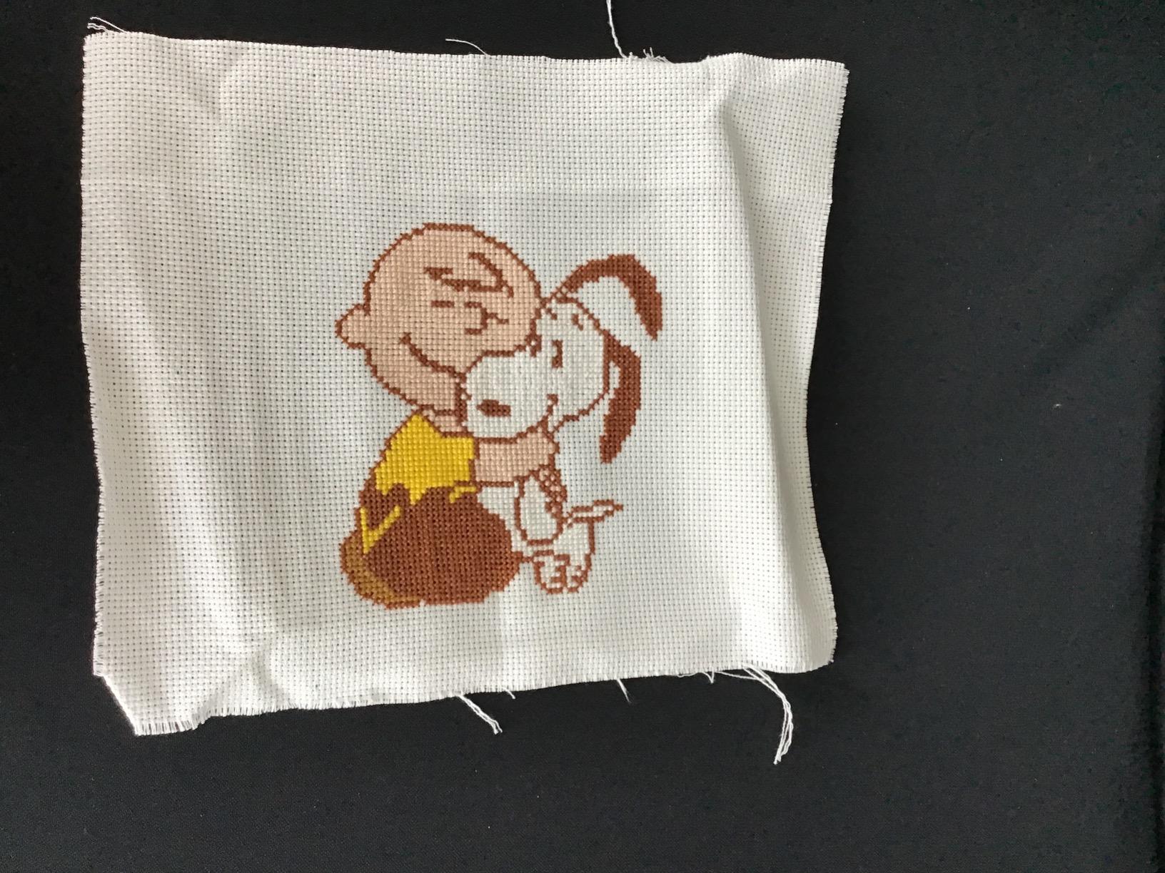 Peanuts Cross-Stitch: 16 Easy-to-Follow Patterns Featuring Charlie ...
