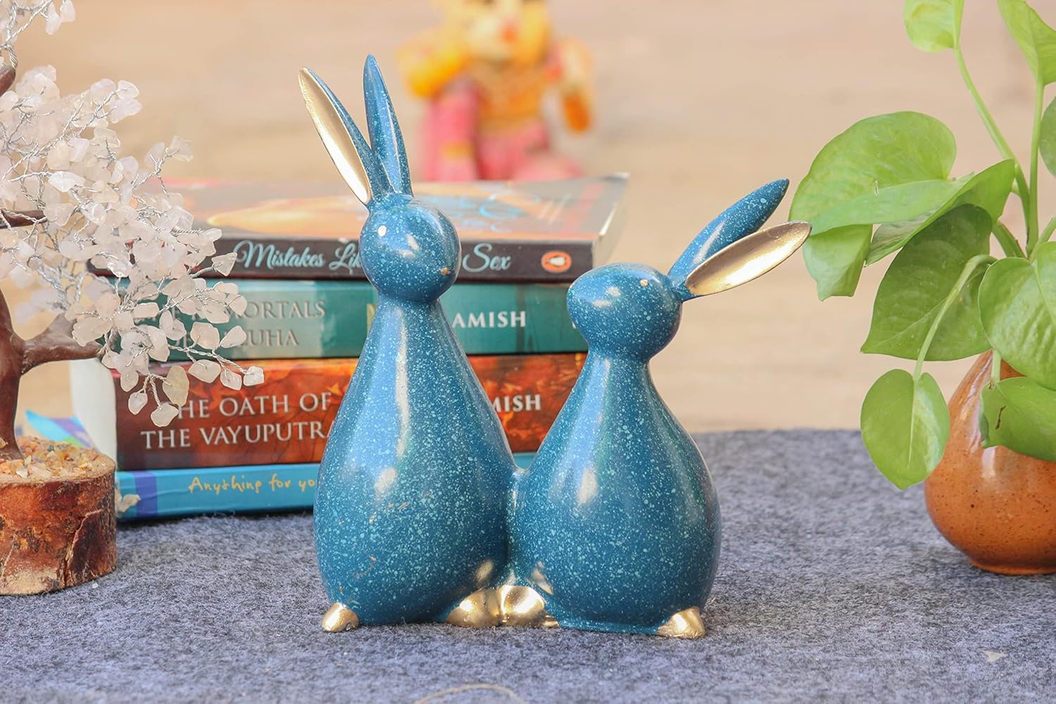 Amazon.com: Arrakasta Crafts Resin Rabbit Pair Standing Bunny Showpiece ...