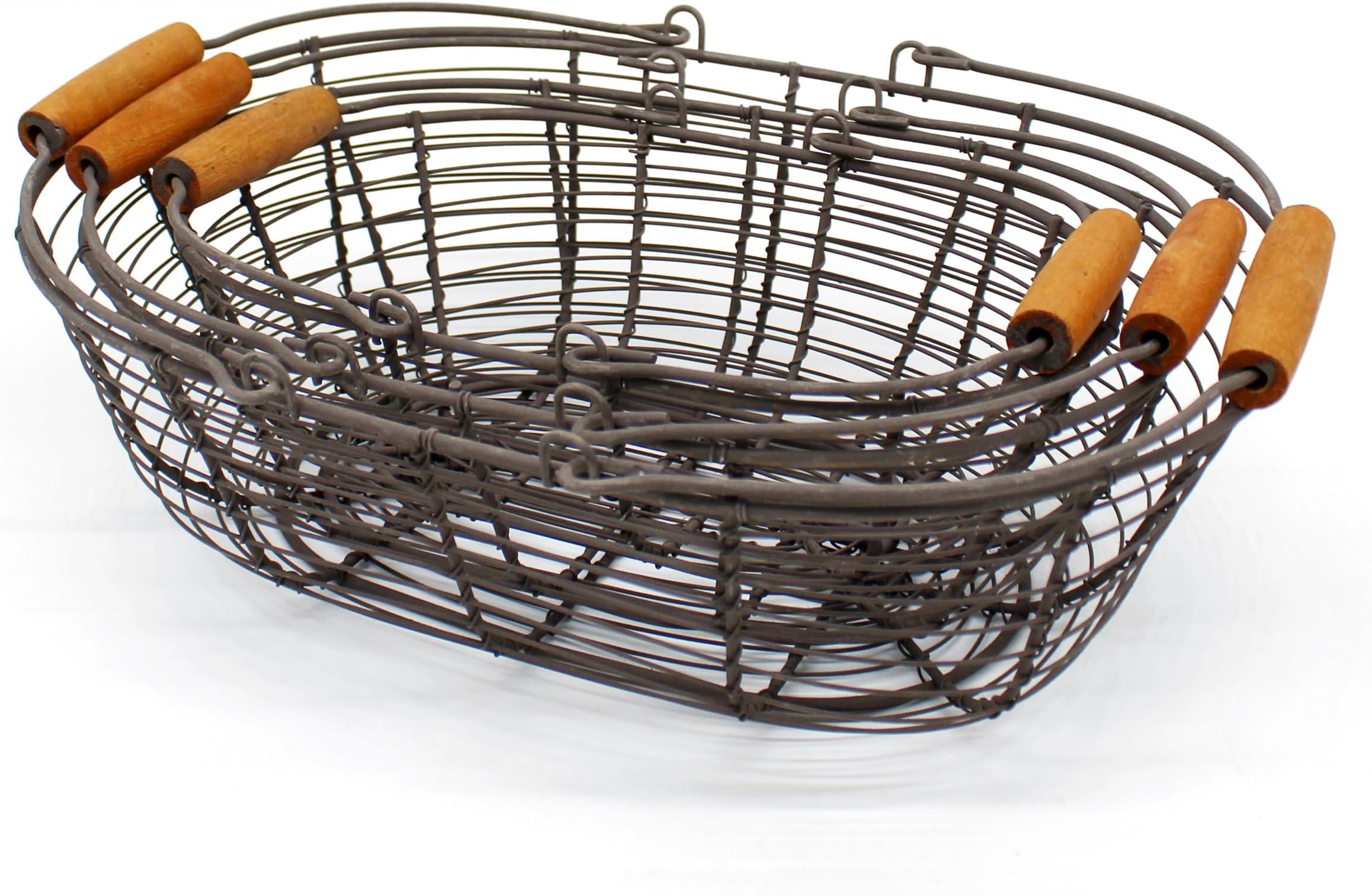 Amazon.com: CVHOMEDECO. Oval Metal Wire Storage Baskets Rustic Egg ...