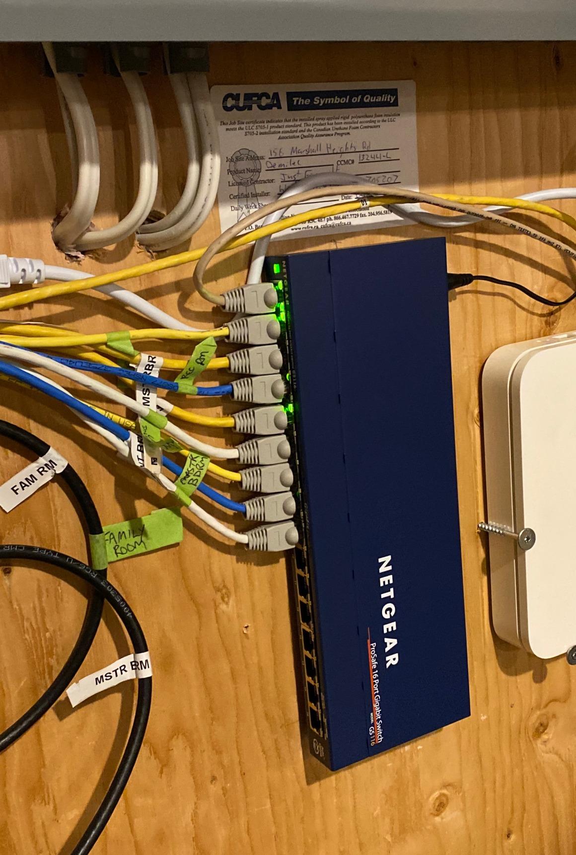 NETGEAR 8-Port Gigabit Ethernet Unmanaged Switch (GS308) Home Network ...