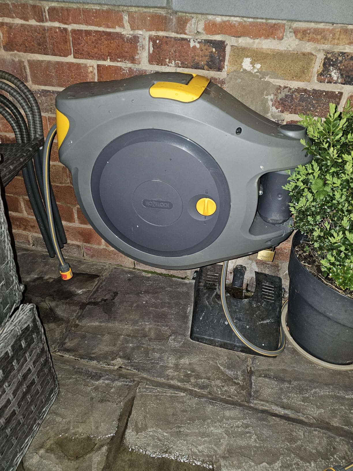 HOZELOCK - Auto Reel Wall-mounted 40m: Easy to Install, Child-lock ...