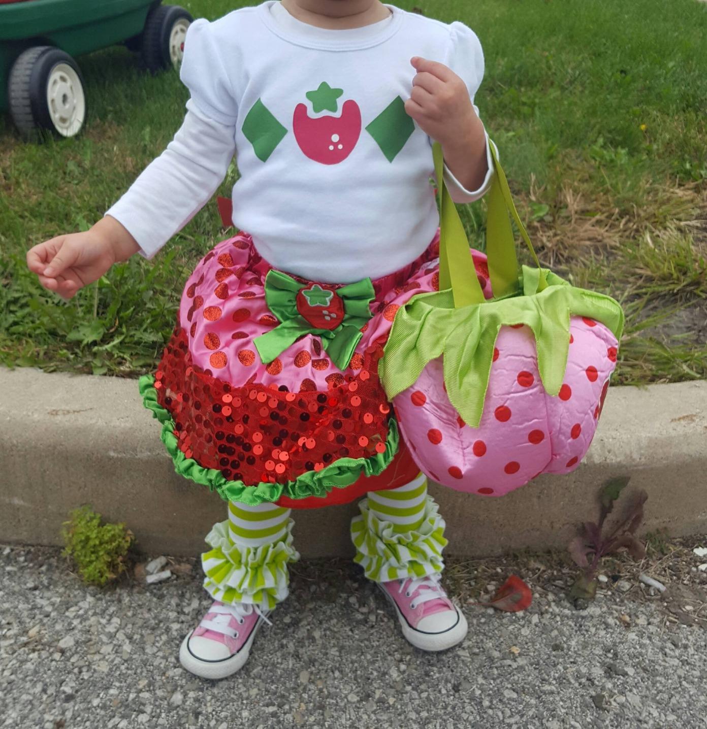 Amazon.com: Strawberry Shortcake Trick or Treat Bag Purse : Clothing ...