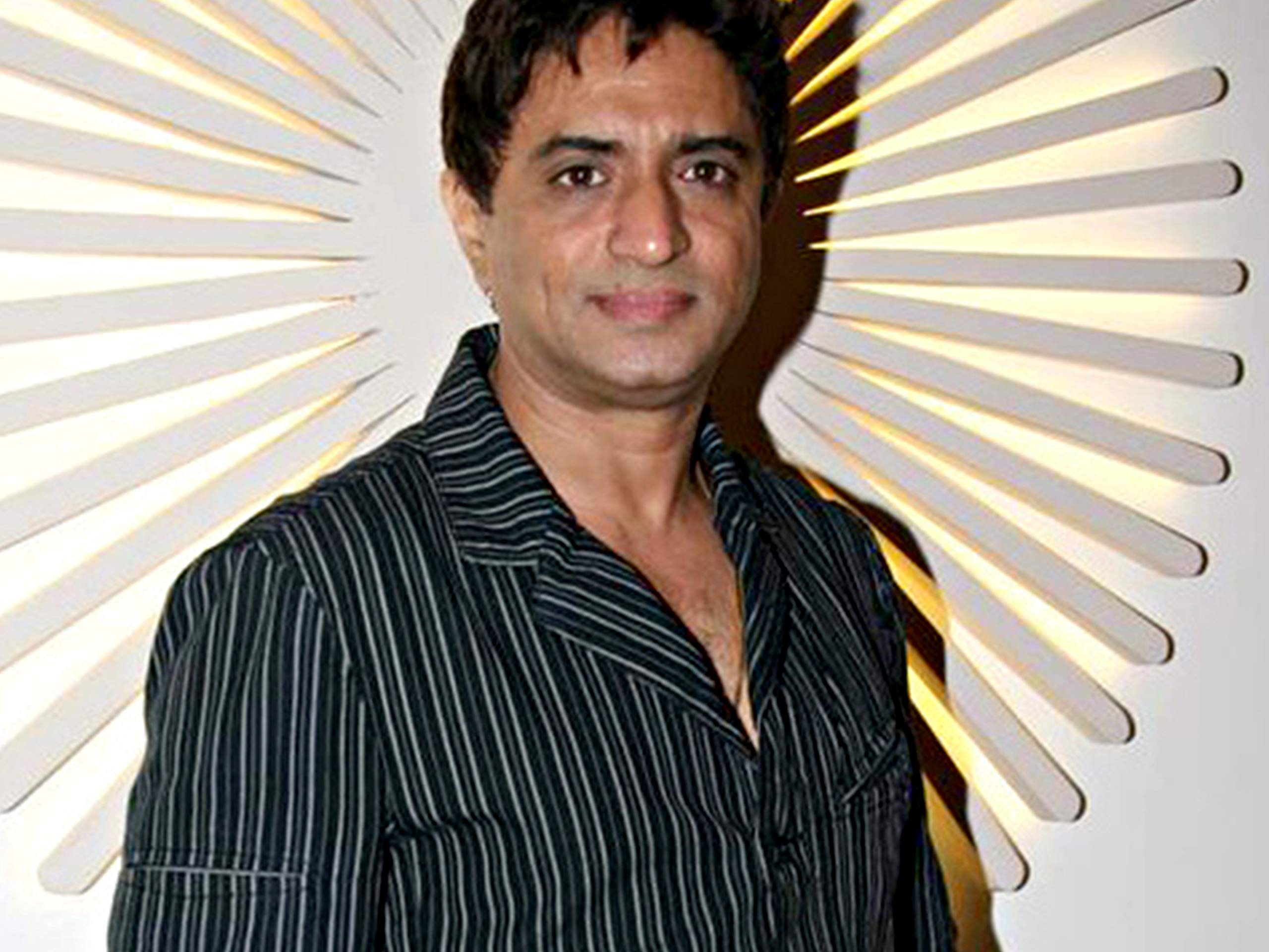 Dil Kya Kare song by Kumar Sanu, Kavita Krishnamurthy, Anand Raaj Anand & Dev Kohli from Kaante ...