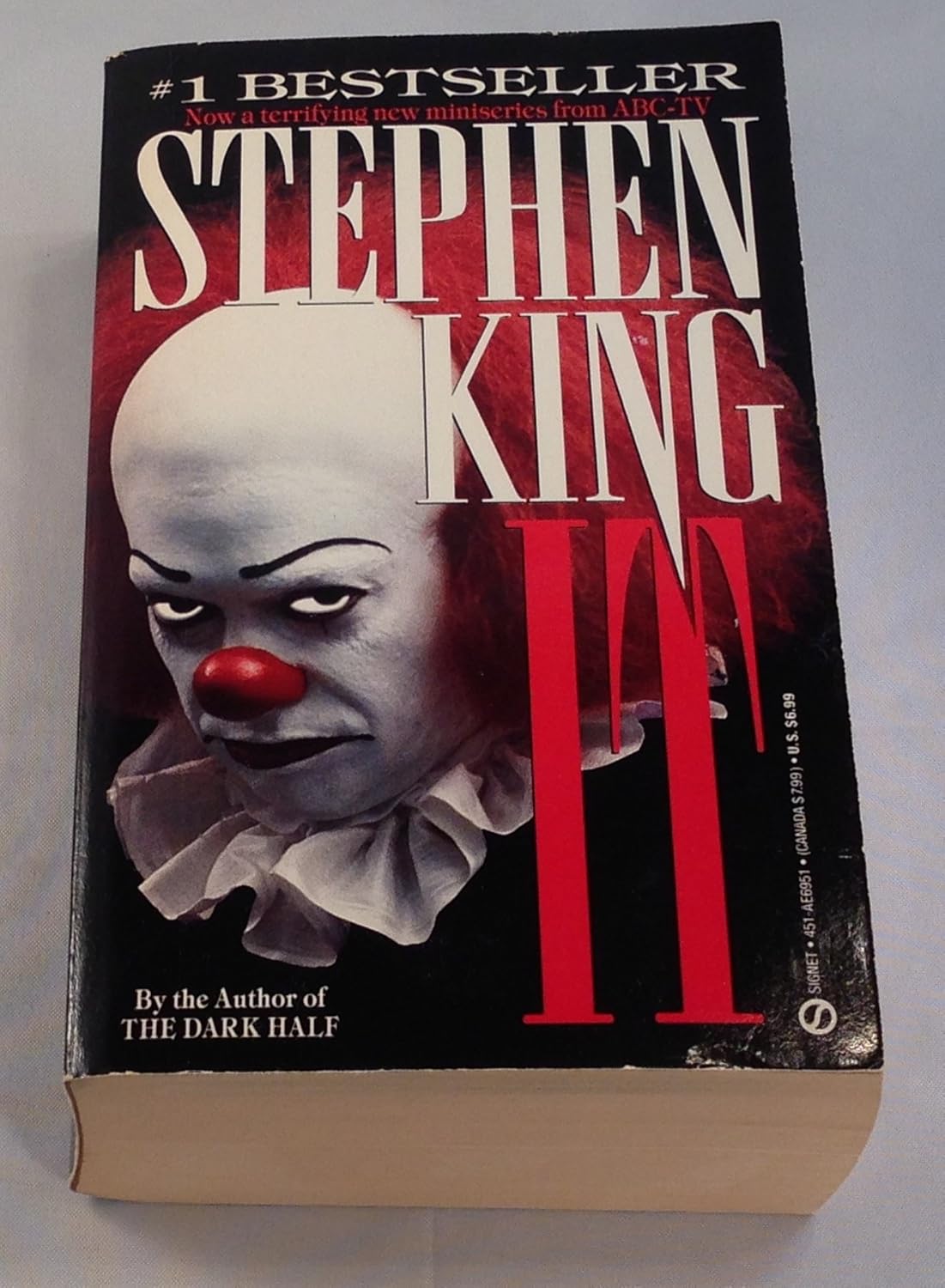 It: Stephen King: Amazon.com: Books