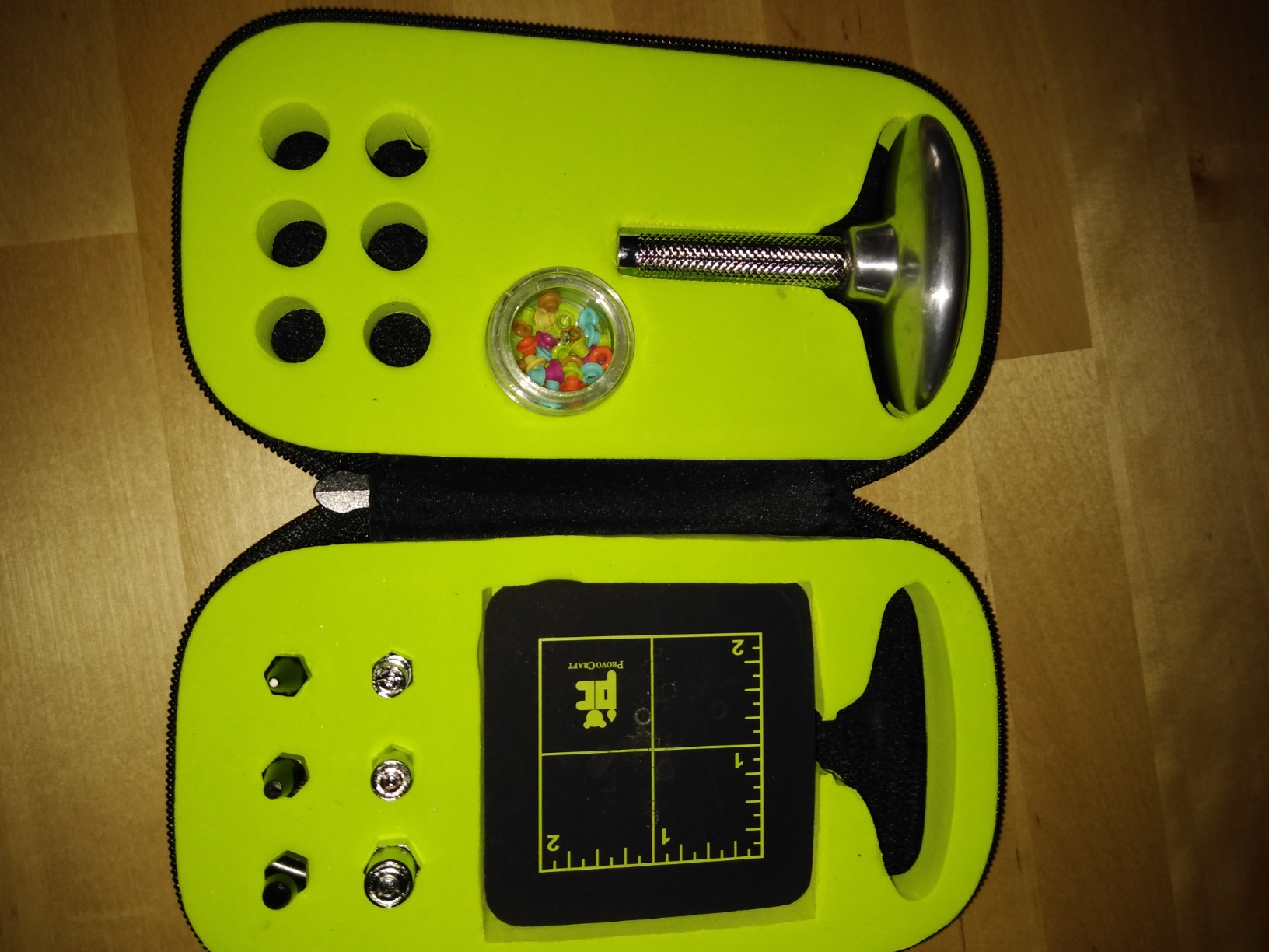 Amazon.com: Provo Craft Silent Setter Hammerless Eyelet Tool Set : Arts ...