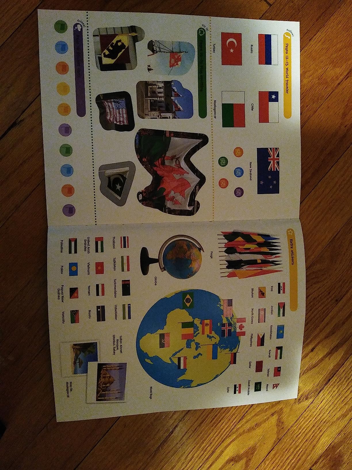 Ultimate Sticker Book: Flags Around the World: DK: 9781465462015 ...