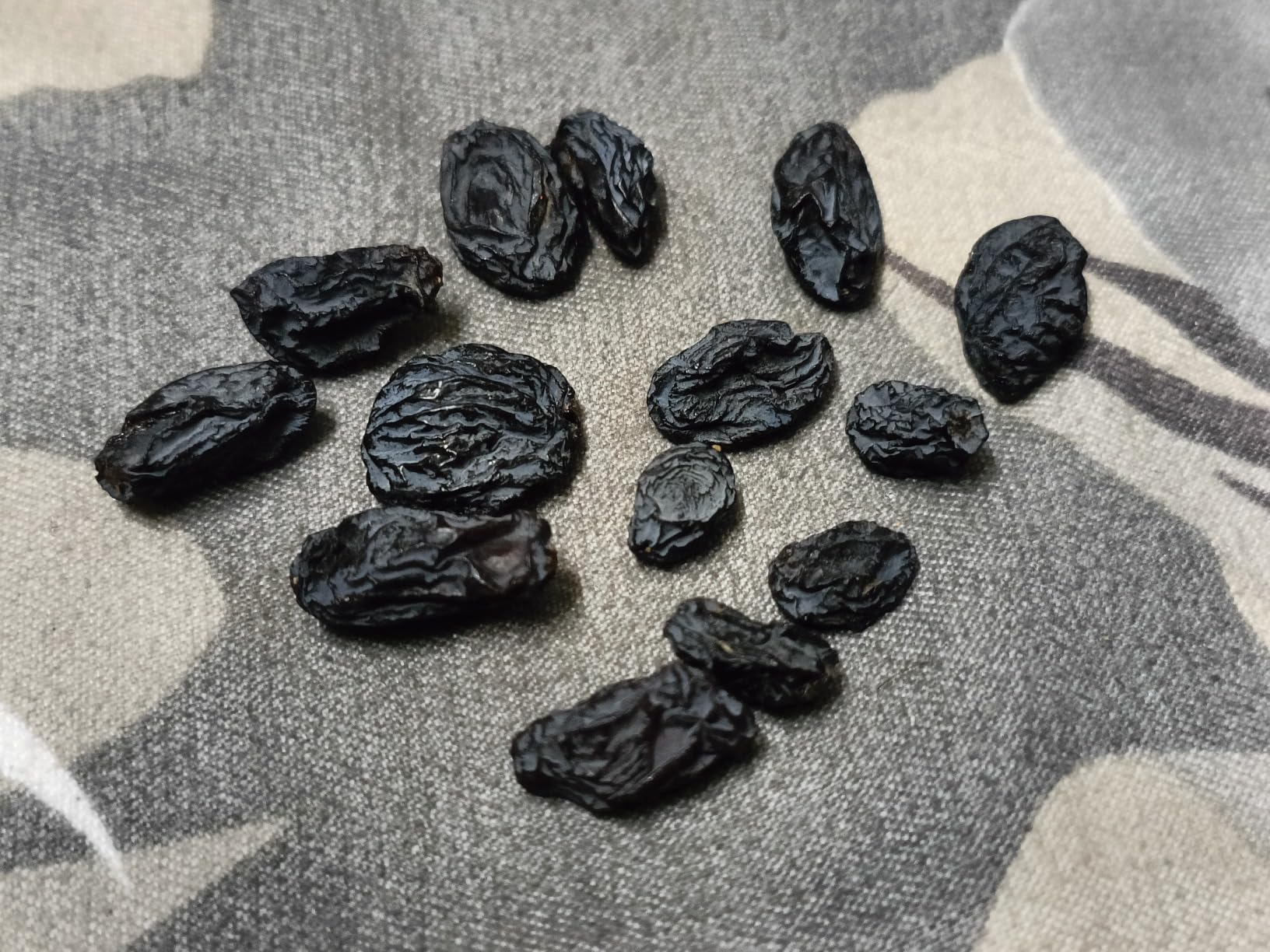 ProV 500g Sweet and Salty Combo: Salted Pista & Black Raisins (250 gm ...