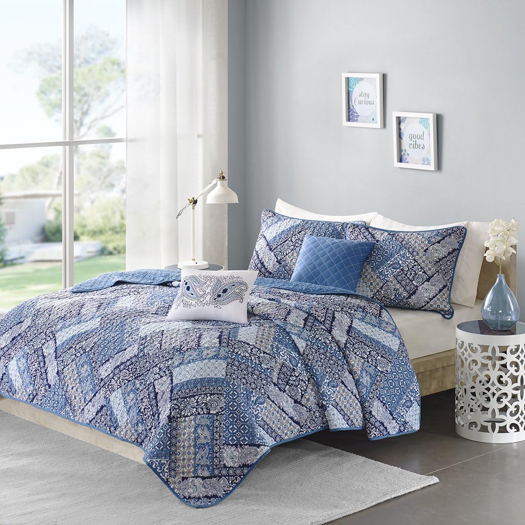 Amazon.com: Intelligent Design ID14-977 Quilt, Full/Queen, Blue : Home ...