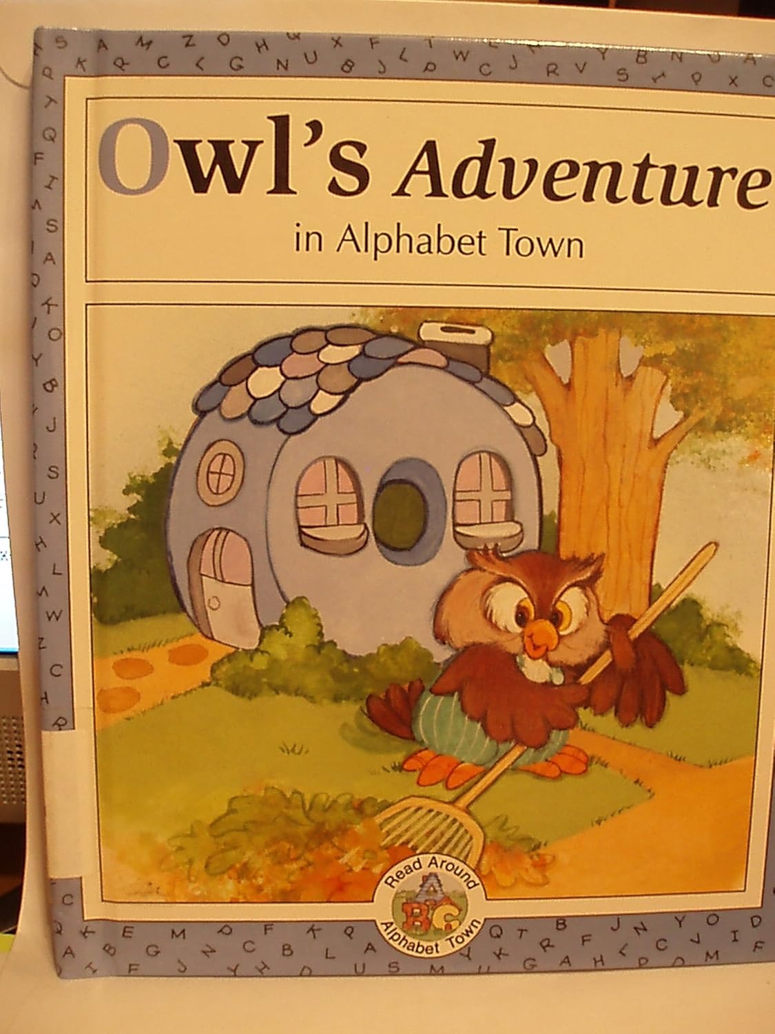 Owl's Adventure in Alphabet Town (Read Around Alphabet Town): Alden ...