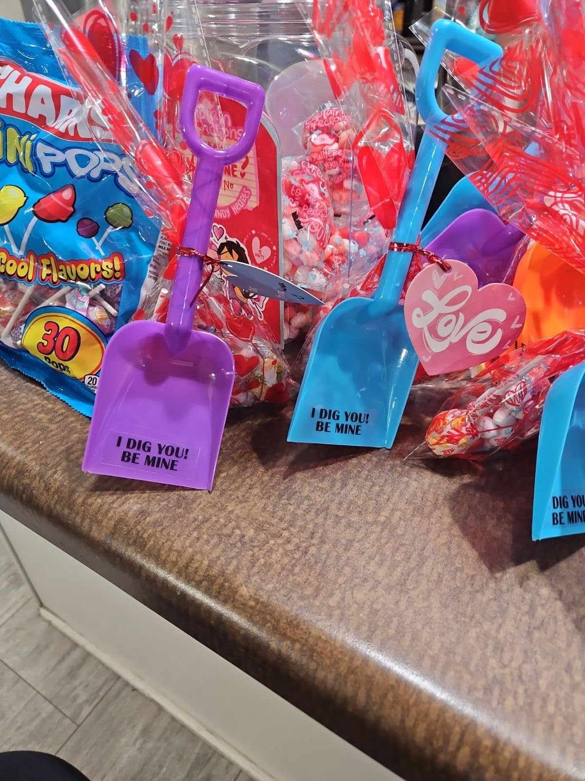 Amazon.com: YUJUN 150 Pieces Valentine's Day Plastic Shovels for Kids I ...