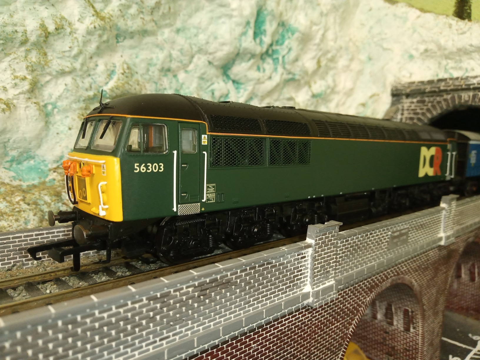 Hornby R3660 DCR Class 56 Co'56303' Loco-Electric, Multi : Amazon.co.uk ...