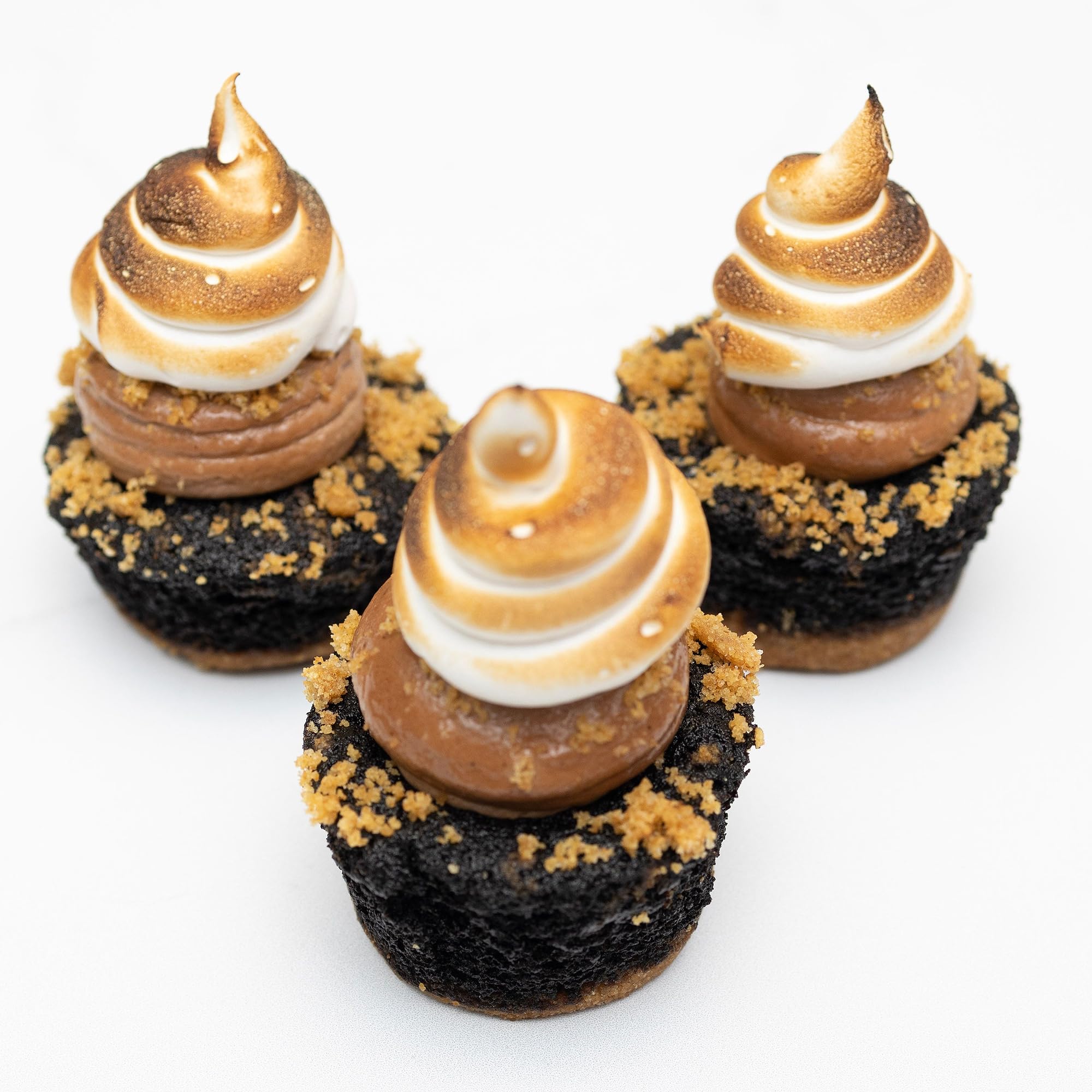 Amazon.com : Crumble Crate - S'mores Cupcakes DIY Baking Set/Kit. All ...