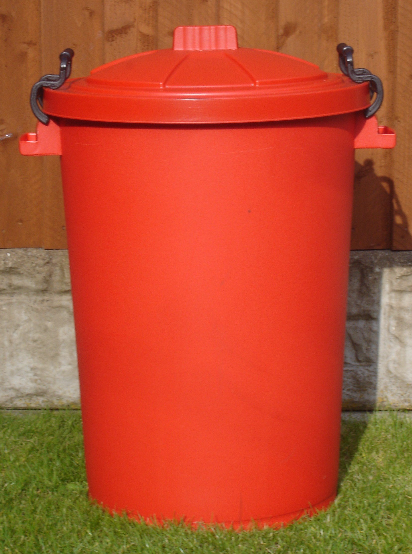 80/85 Litre Red Dustbin/Bin/Refuse Bin With Lockable Handles. Made In ...