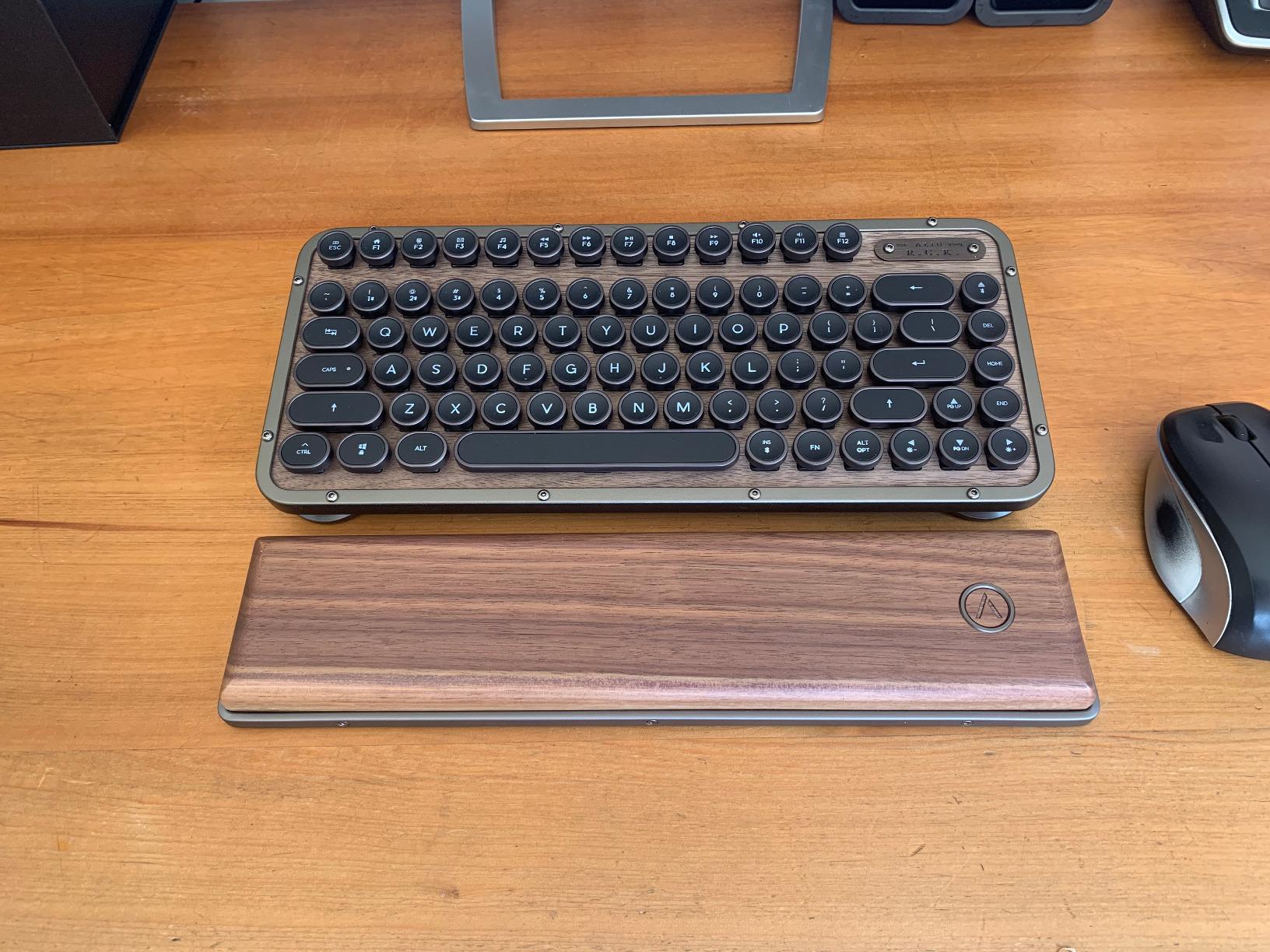 Azio Retro Compact Style Bluetooth Premium Keyboard, Elwood : Amazon ...