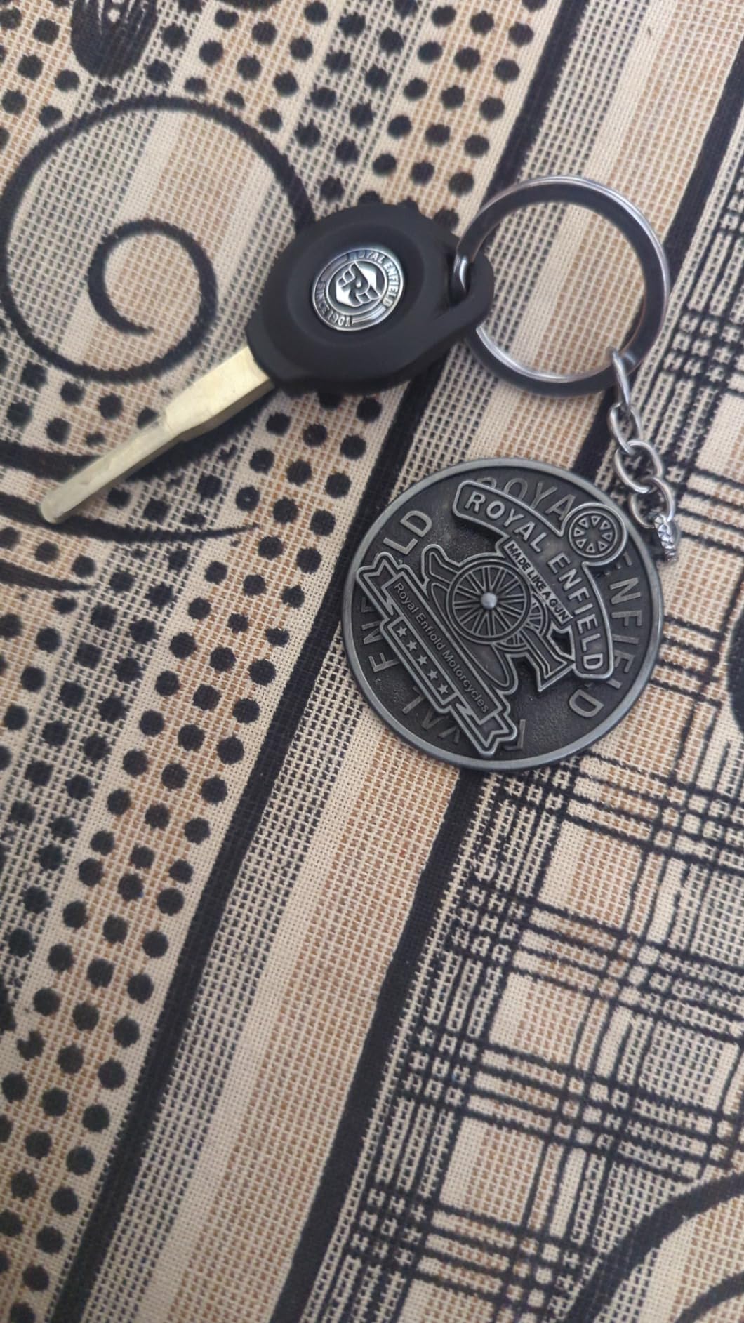 AutokraftZ Metallic Black Rotating Key chain for Royal RE Bullet ...