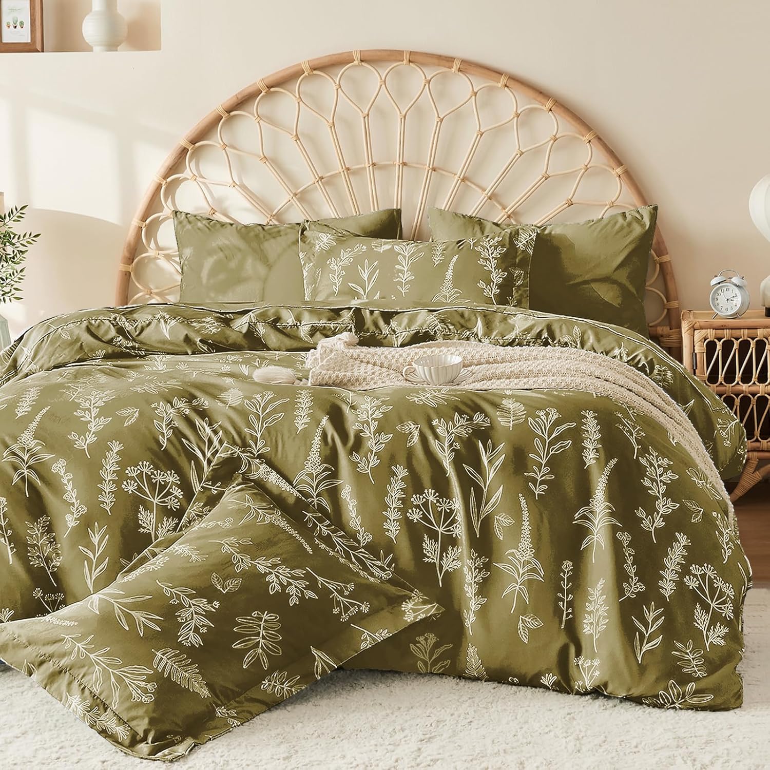 Amazon.com: MUXHOMO Olive Green Bed in a Bag Queen 7 Pieces, Queen ...