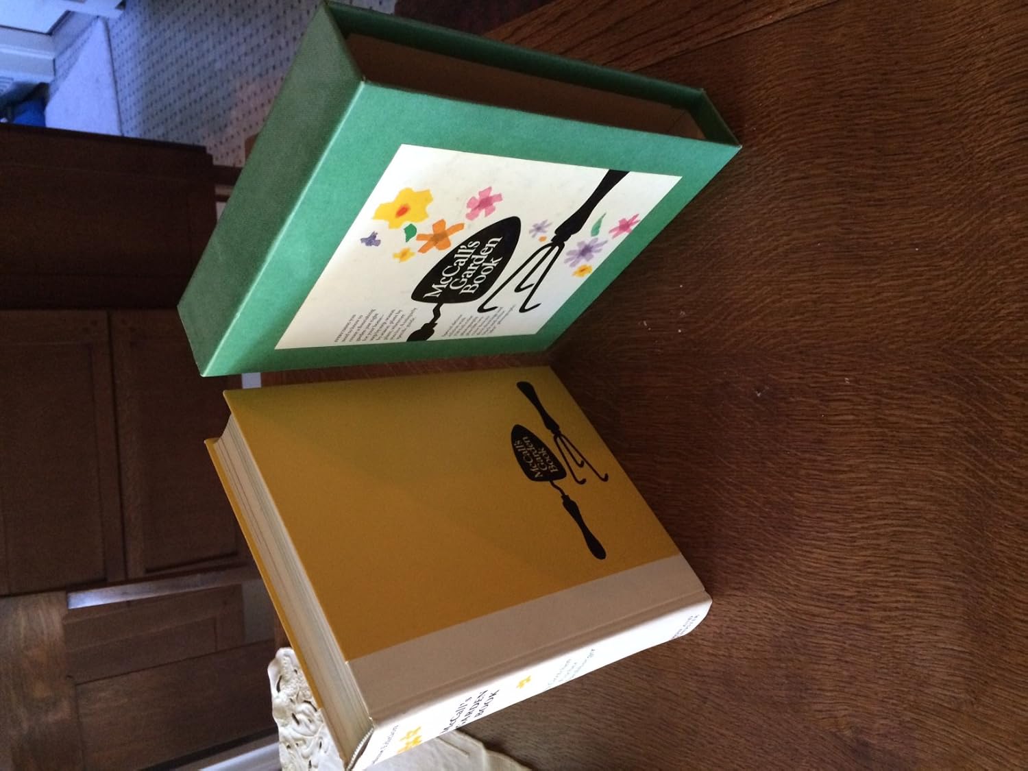 McCall's Garden Book.: Gretchen Fischer Harshbarger.: Amazon.com: Books