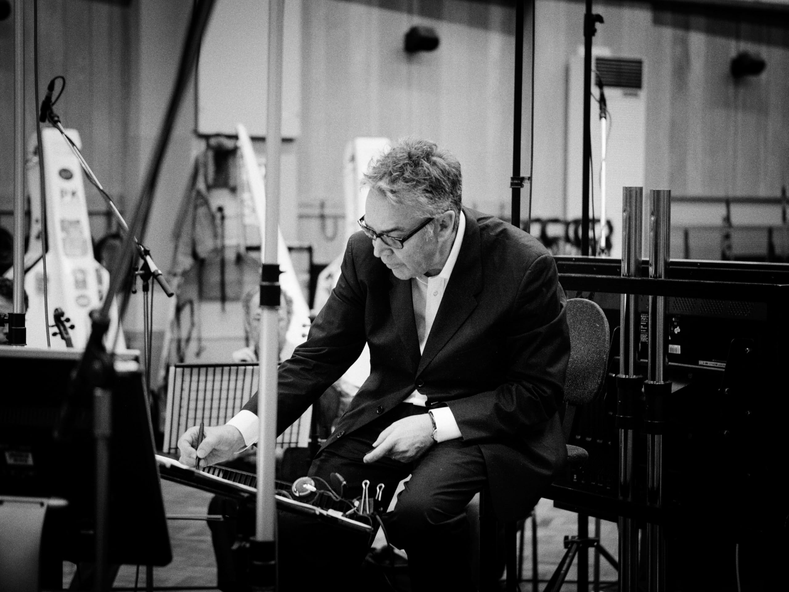 Osgiliath Invaded (feat. Ben del Maestro) song by Howard Shore feat ...