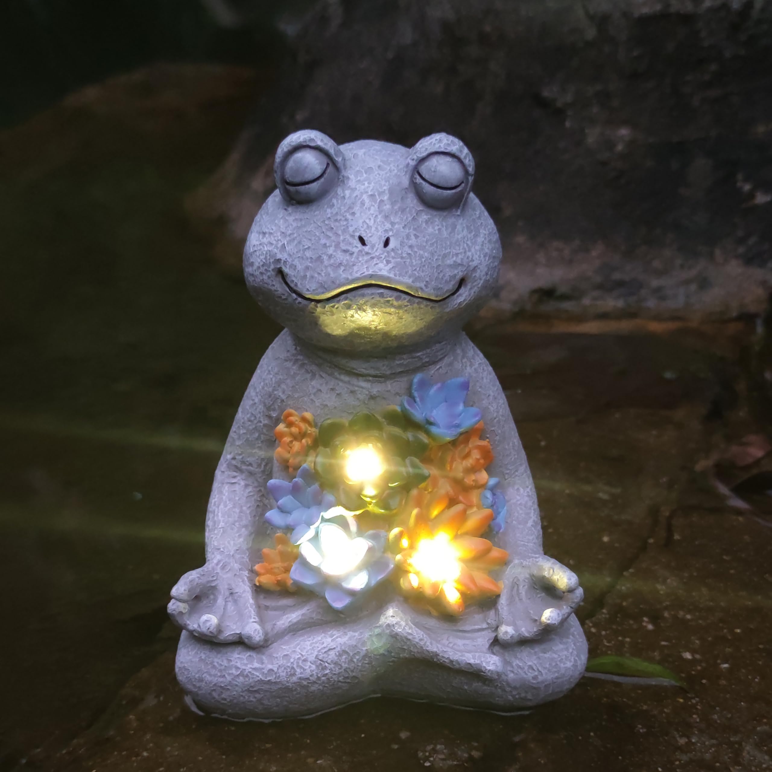 Amazon.com: Solar Frog Garden Statue -Solar Garden Decor Lights for ...