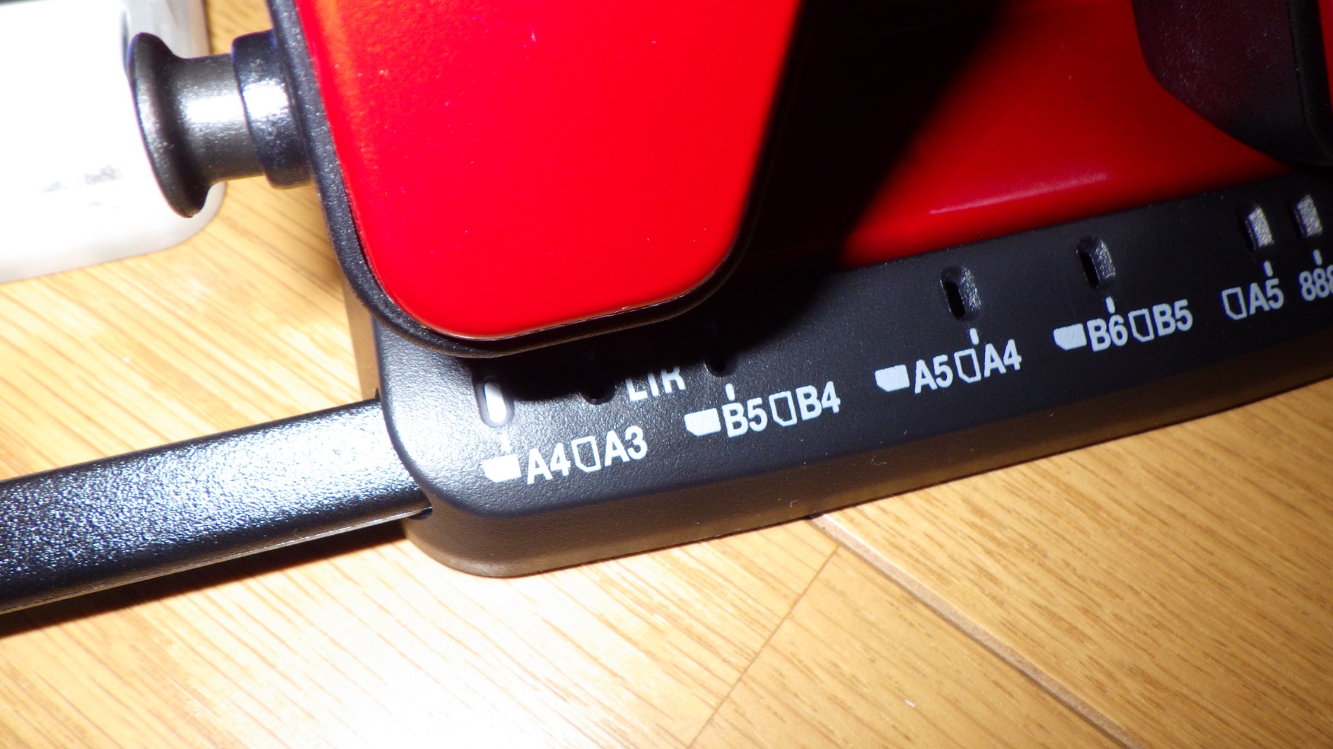 Amazon | マックス パンチ 軽あけパンチ スクーバ 15枚開け 2穴 レッド DP-15T/R | 穴あけパンチ | 文房具・オフィス用品