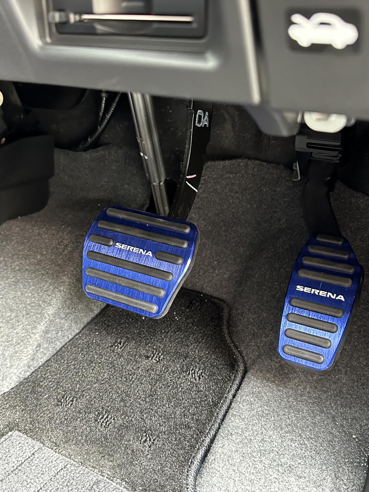 Amazon.co.jp: Boyous【最新型】日産 新型セレナ C27系 （e-POWER含）C28系 高品質 アルミ ペダル 工具不要 SERENA専用設計 ブレーキ アクセル カバー ...