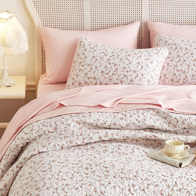 Amazon.com: Wake In Cloud - Floral Quilt Set, Coquette Cottagecore ...