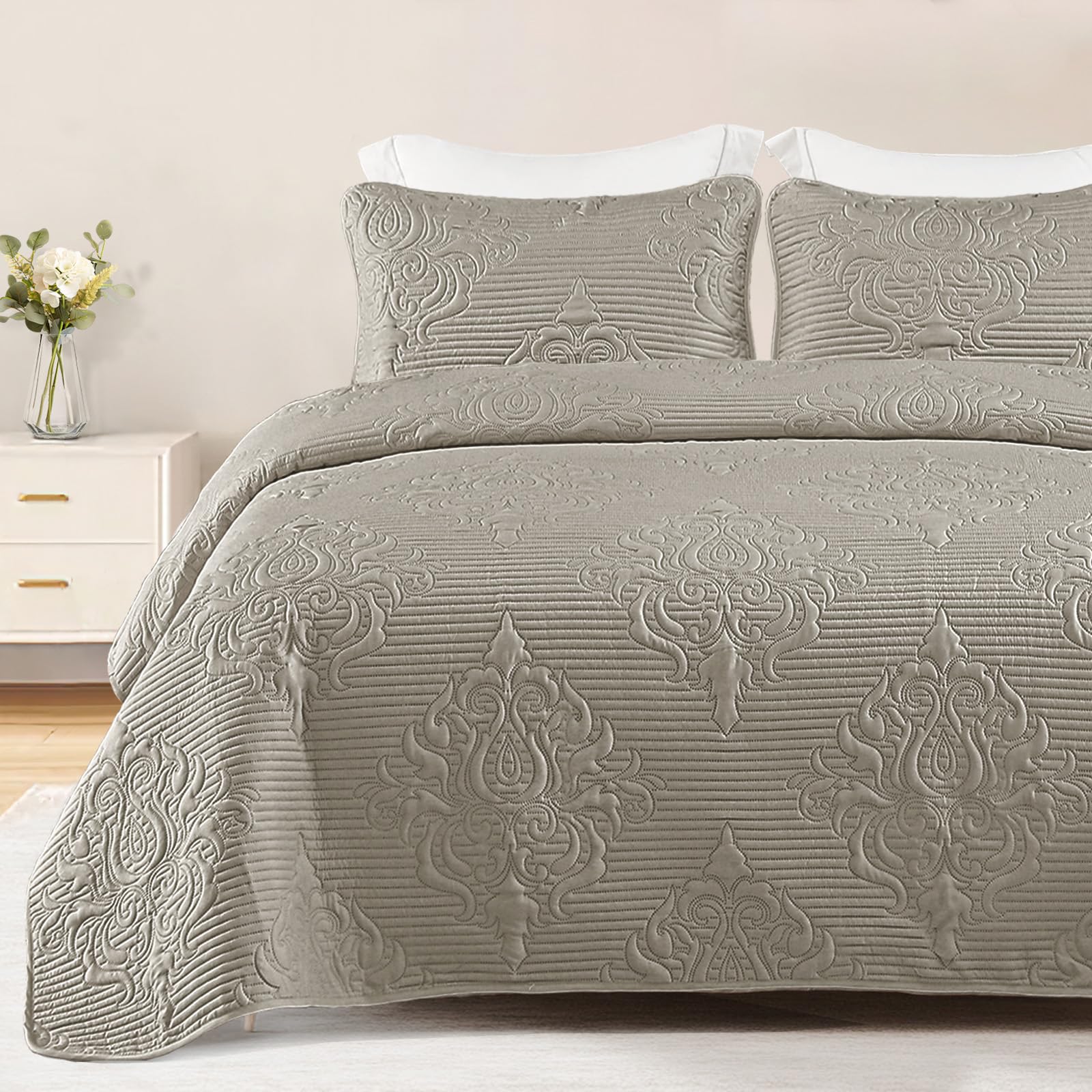 Whale Flotilla 3-Piece Queen Size Quilt Set, Soft Ultrasonic Embossed ...