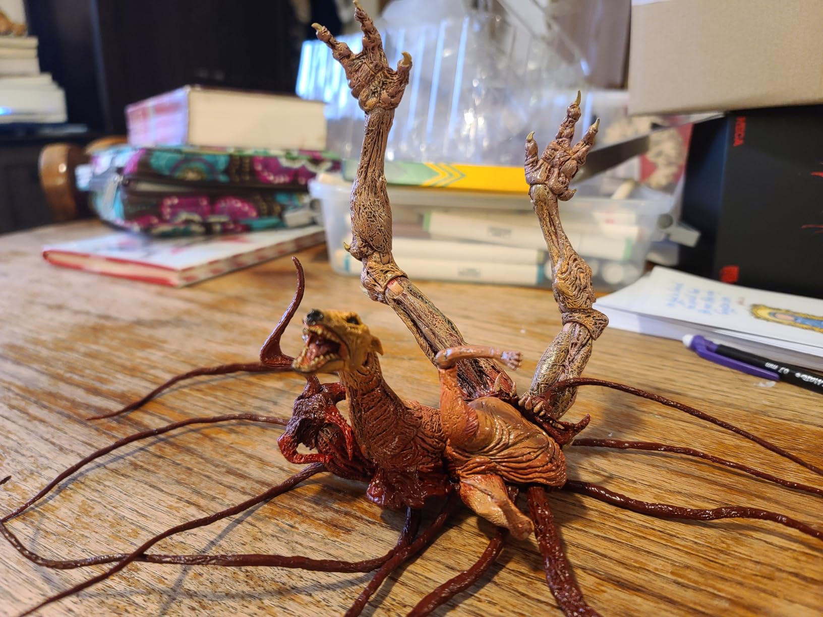 Amazon.com: NECA - The Thing Deluxe Ultimate Dog Creature 7" Scale ...