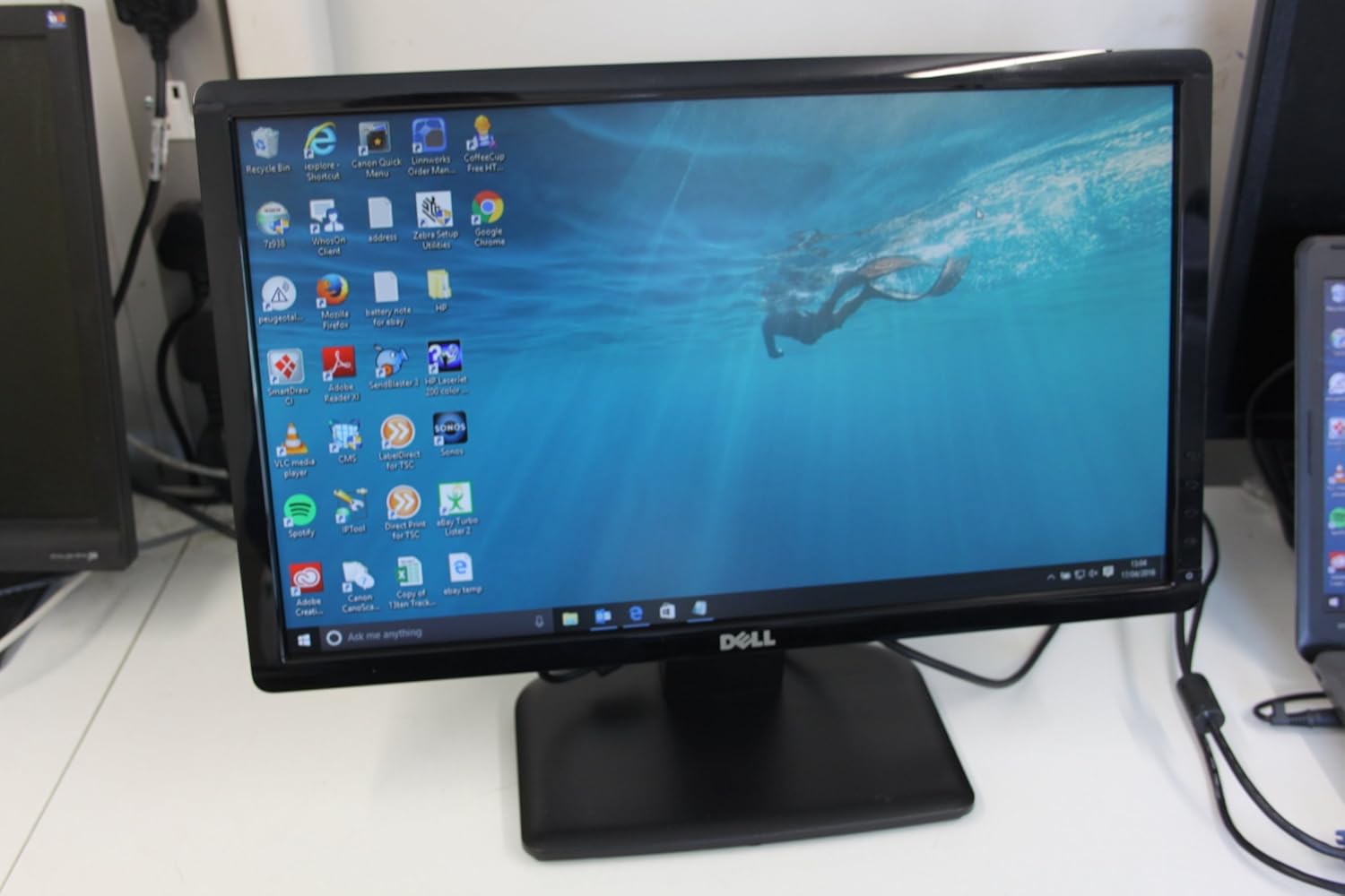 Dell IN2030M 20 inch Widescreen HD LCD Monitor (16:9, 250 cd/m2, 1000:1 ...