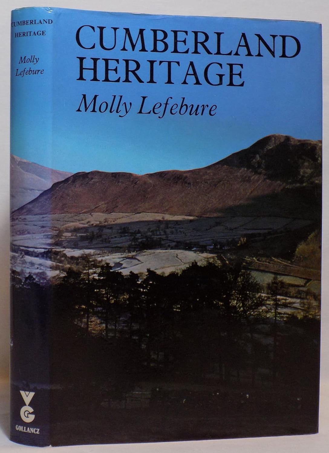 Cumberland heritage: Lefebure, Molly: 9780575003767: Amazon.com: Books