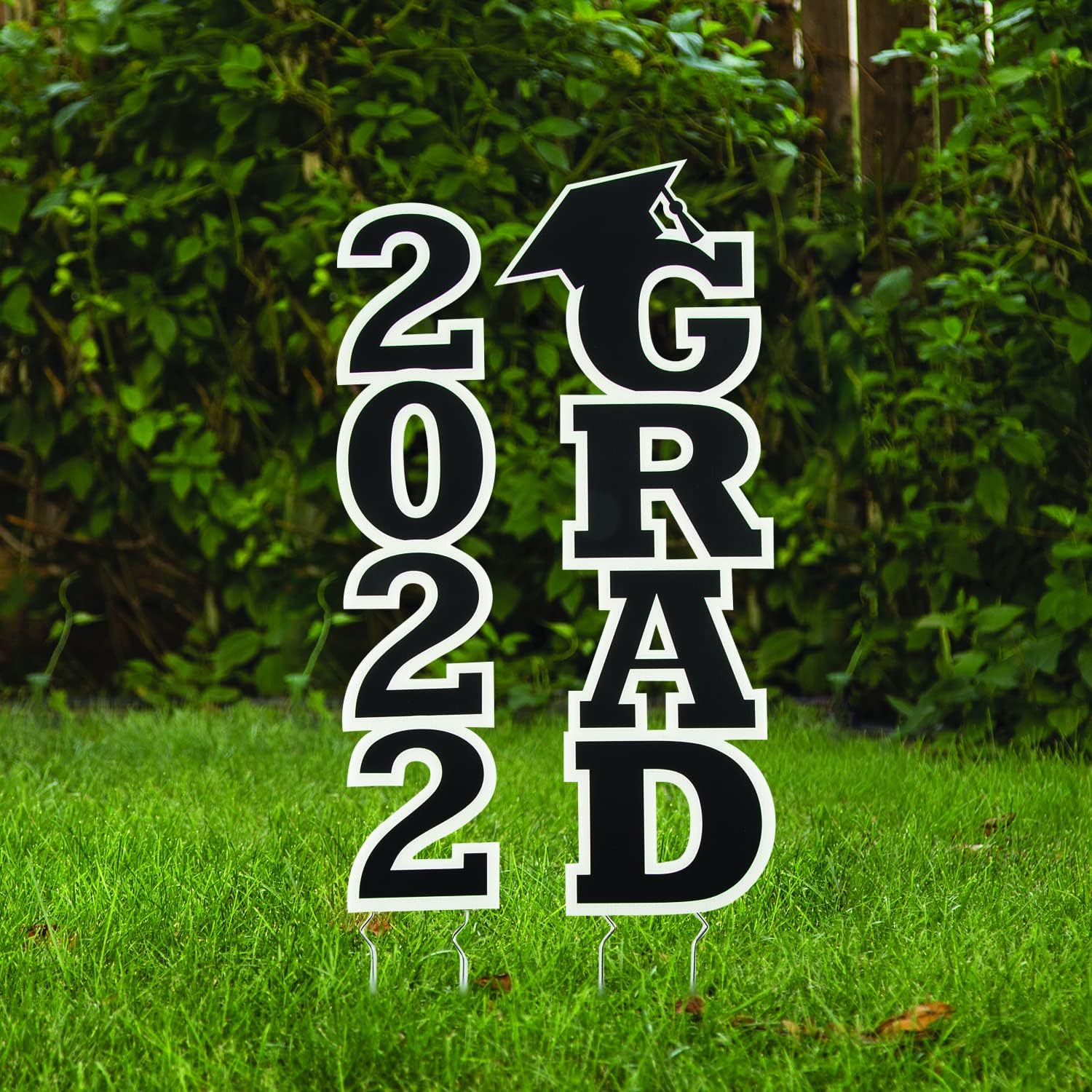 Amazon.com : 2022 Graduation Yard Signs - 2 Pieces (Black) : Patio ...