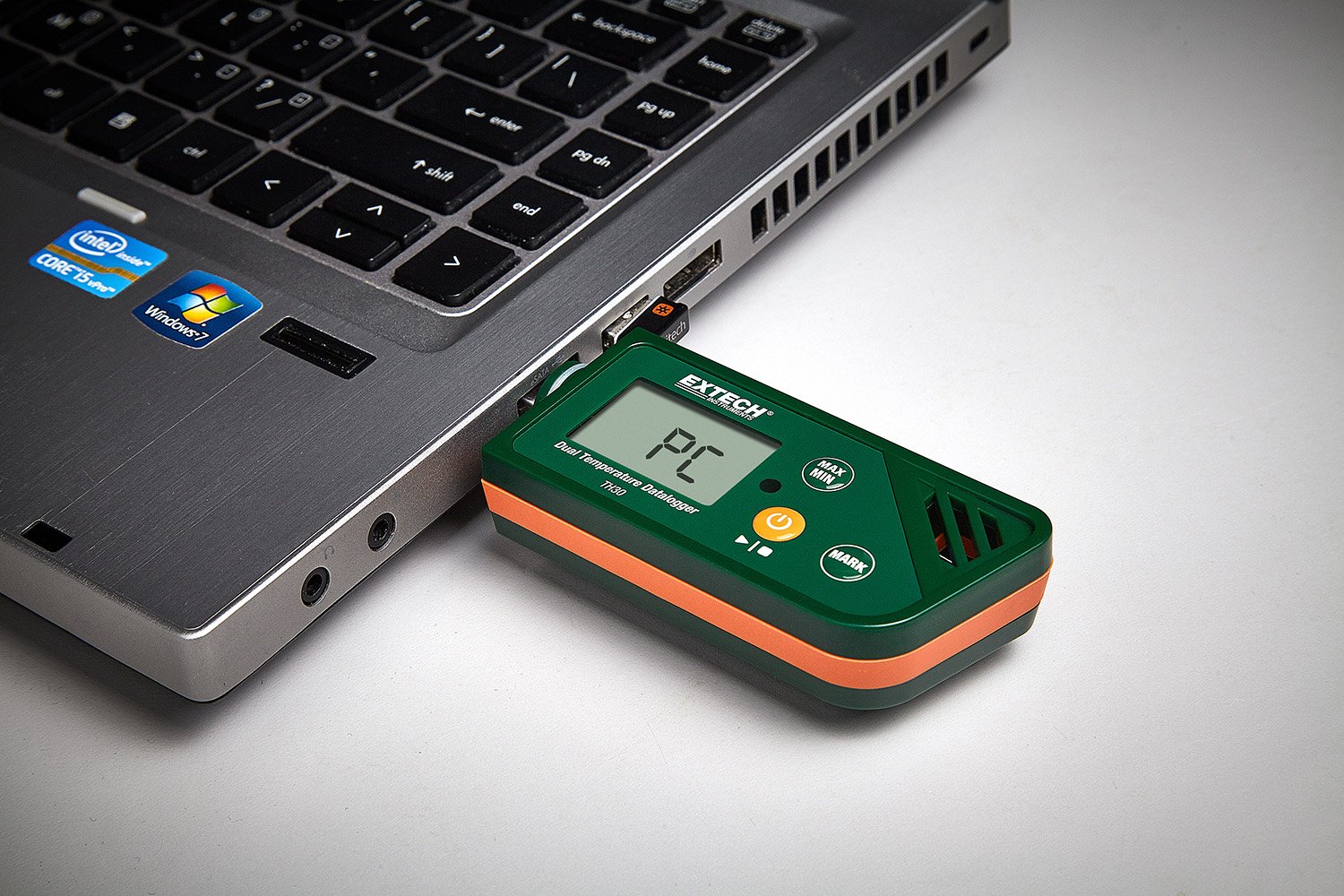 Snapklik.com : Extech TH30 USB Dual Temperature Datalogger - High/Low Alarm