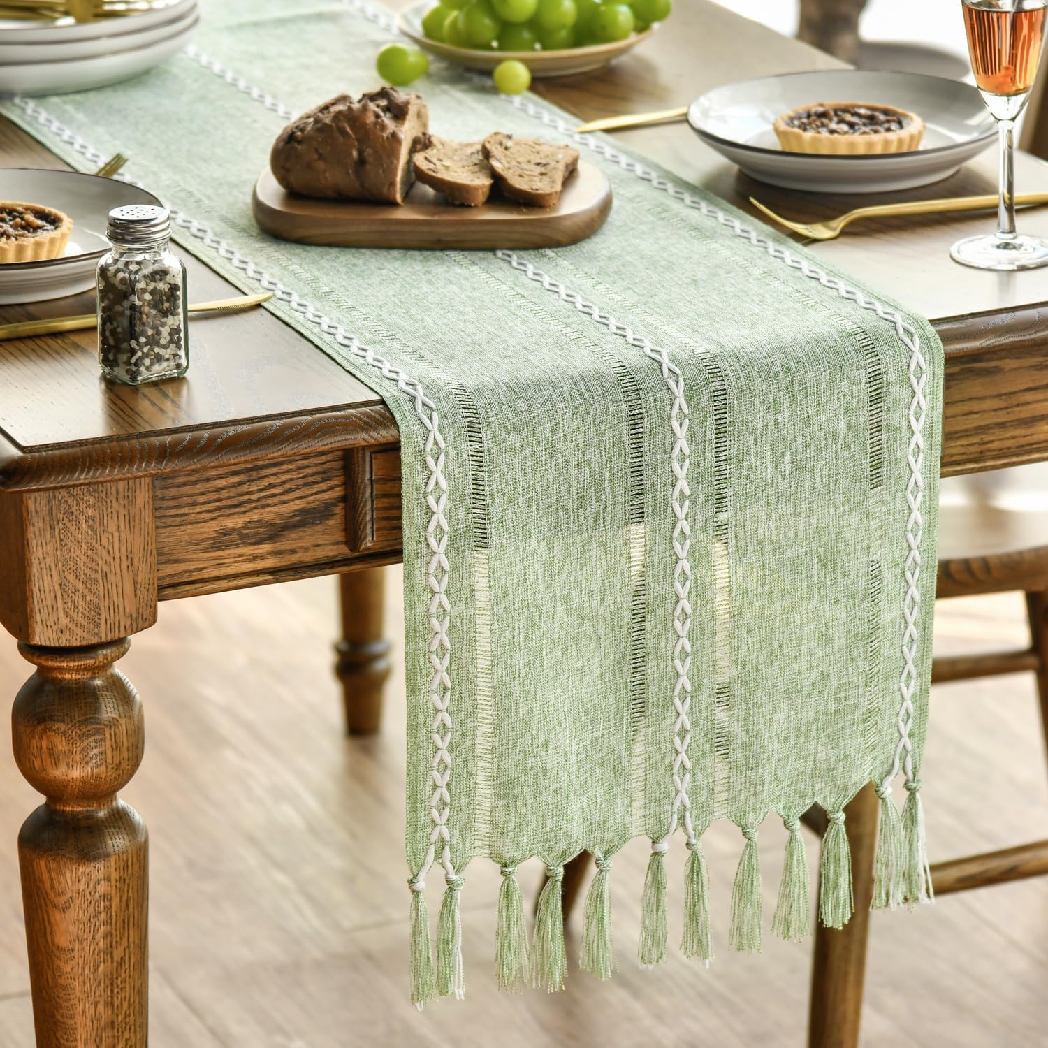 Artoid Mode Boho Sage Green Tassel Table Runner, Farmhouse Style ...