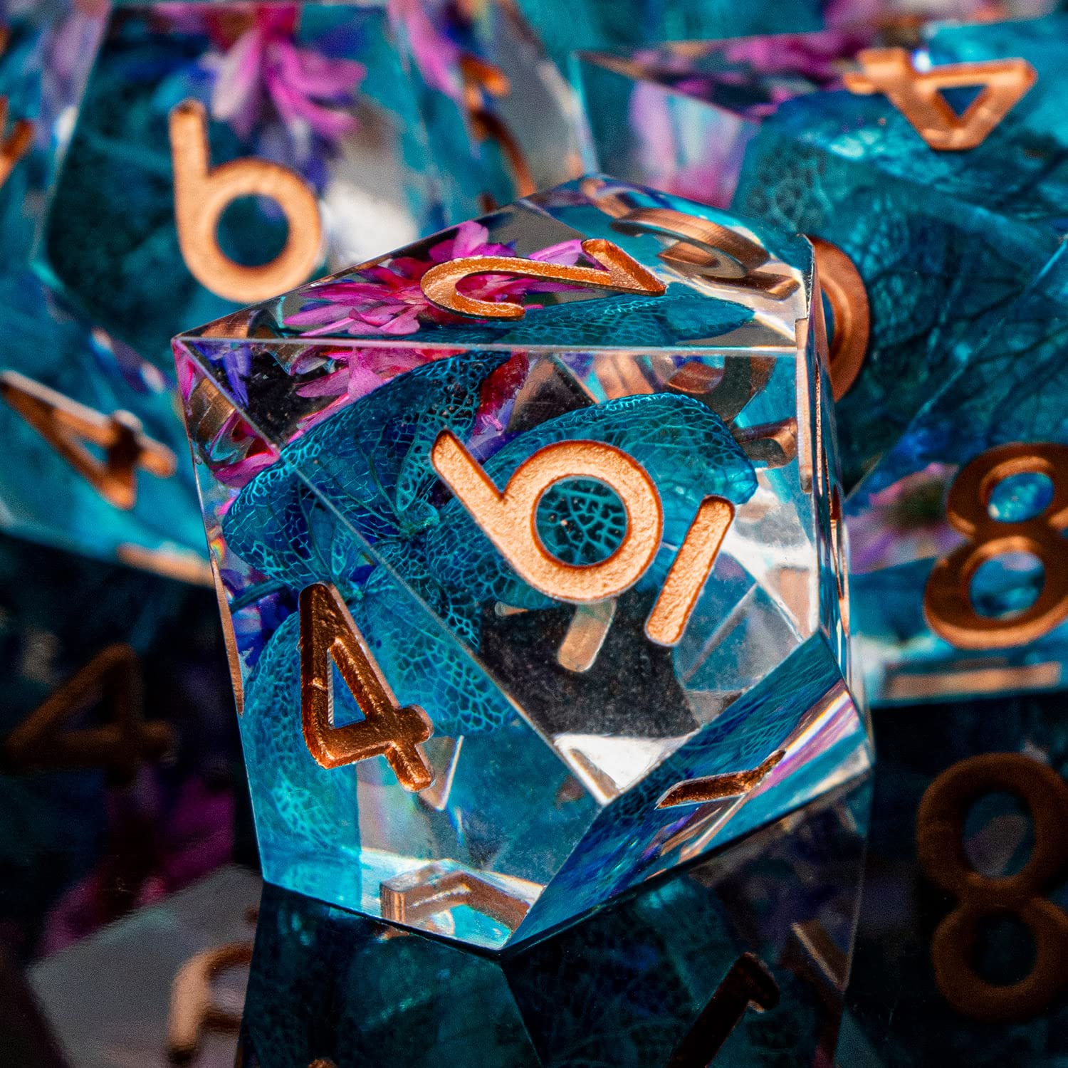 ARUOHHA DND Resin Dice Translucent Sharp Edged Dice Set, 7pcs Flower ...