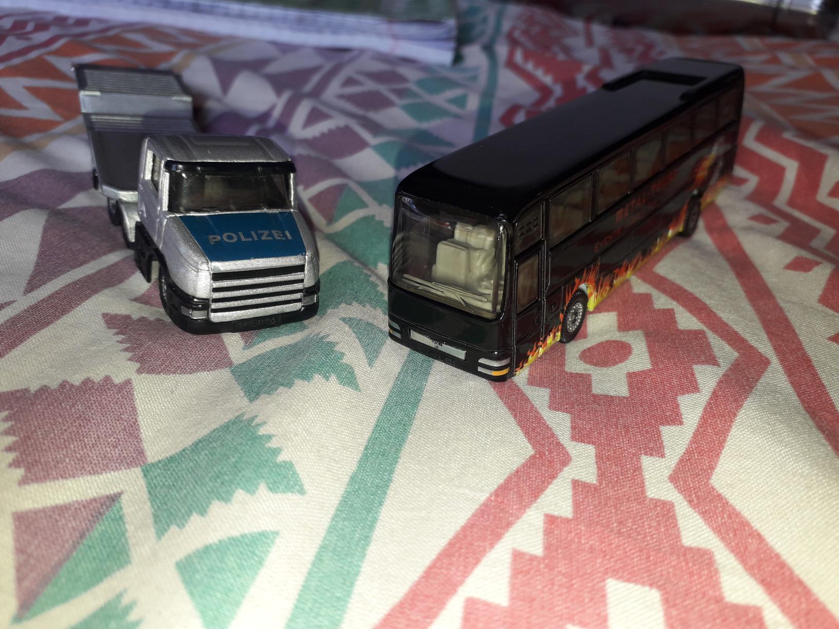 SIKU Reisebus Coach Figure (Multicolour) : Amazon.in: Toys & Games