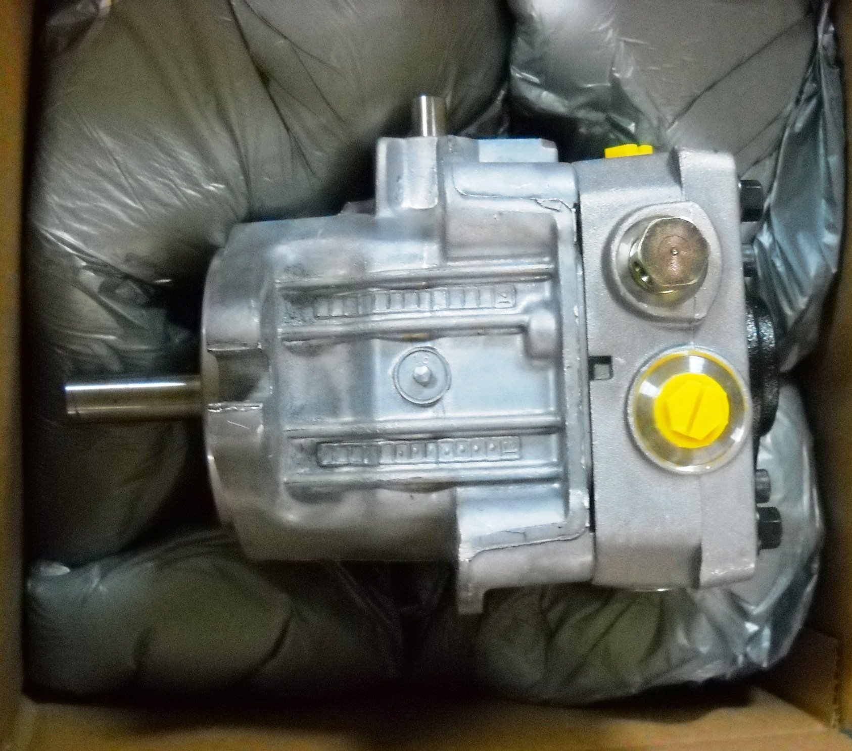 Amazon.com: Genuine Toro OEM Hydraulic Pump 103-1942 : Patio, Lawn & Garden