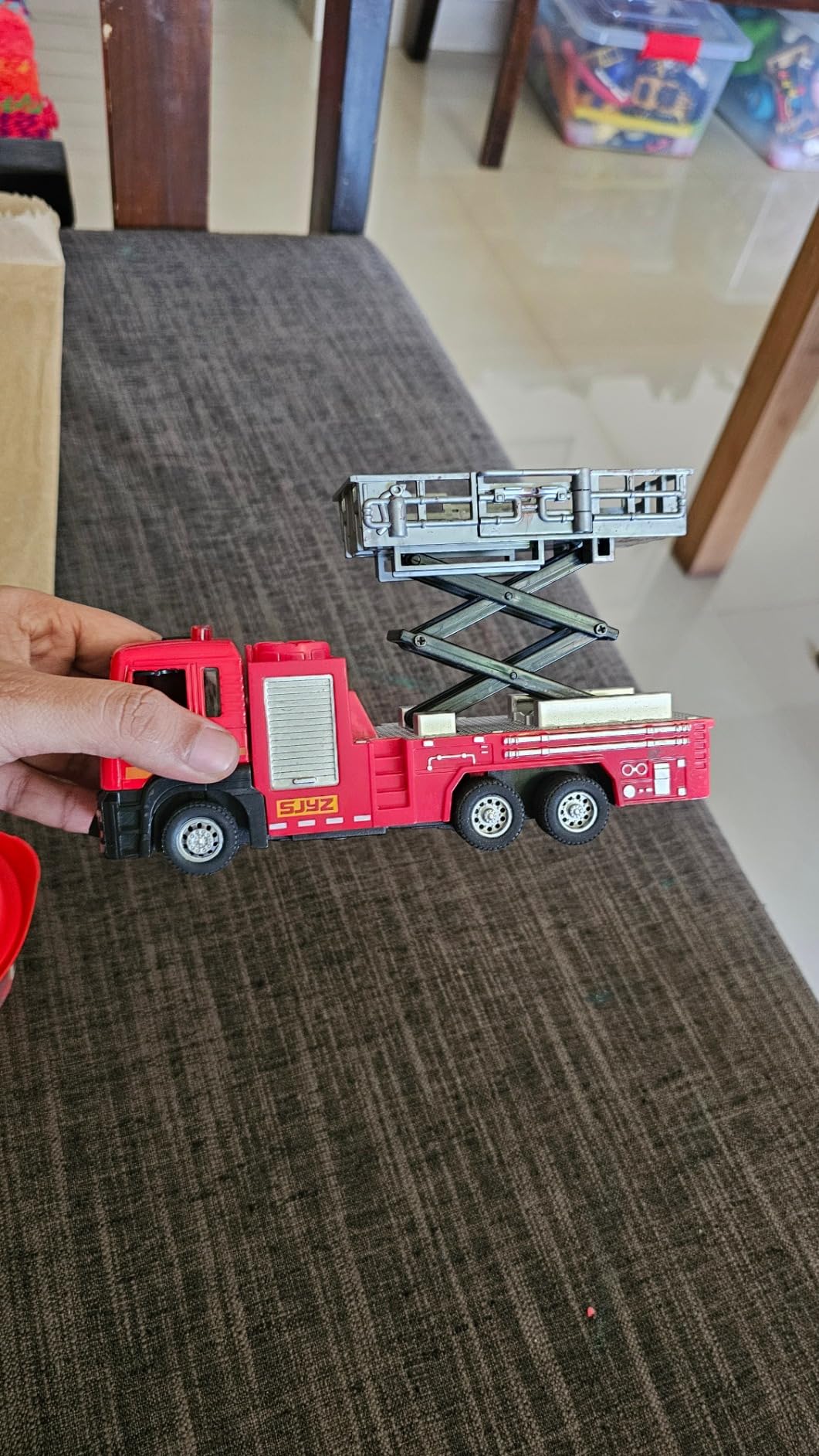 Toybot Die Cast Alloy Metal Sanitation Truck with Water Pump, Flashing ...