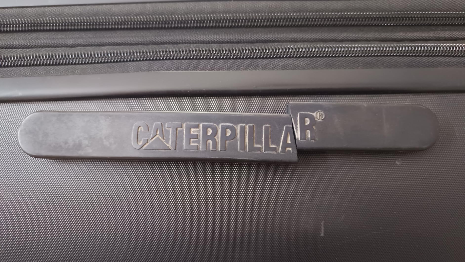 CAT Caterpillar 21.65 Inches Polycarbonate Hard-Sided Spinner Suitcase ...