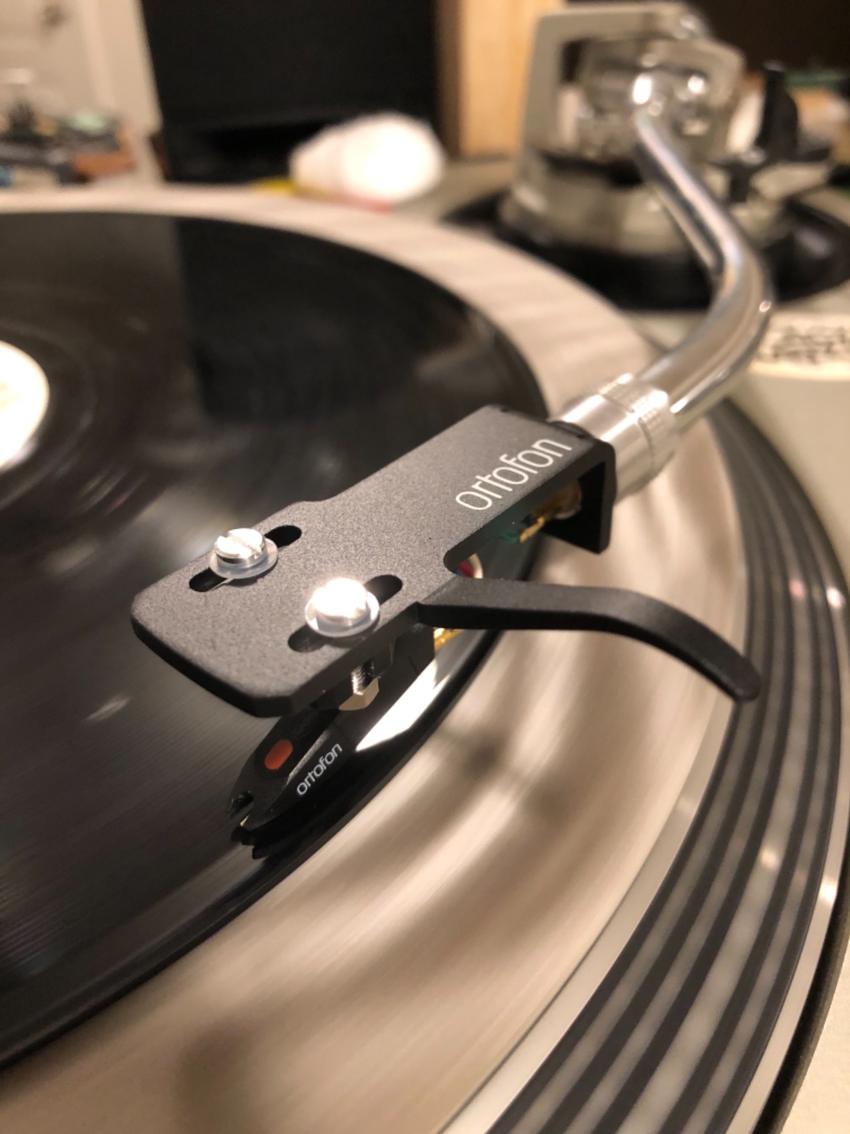 Amazon.com: Ortofon OM Pro S Turntable Cartridge - Premounted on SH-4 ...