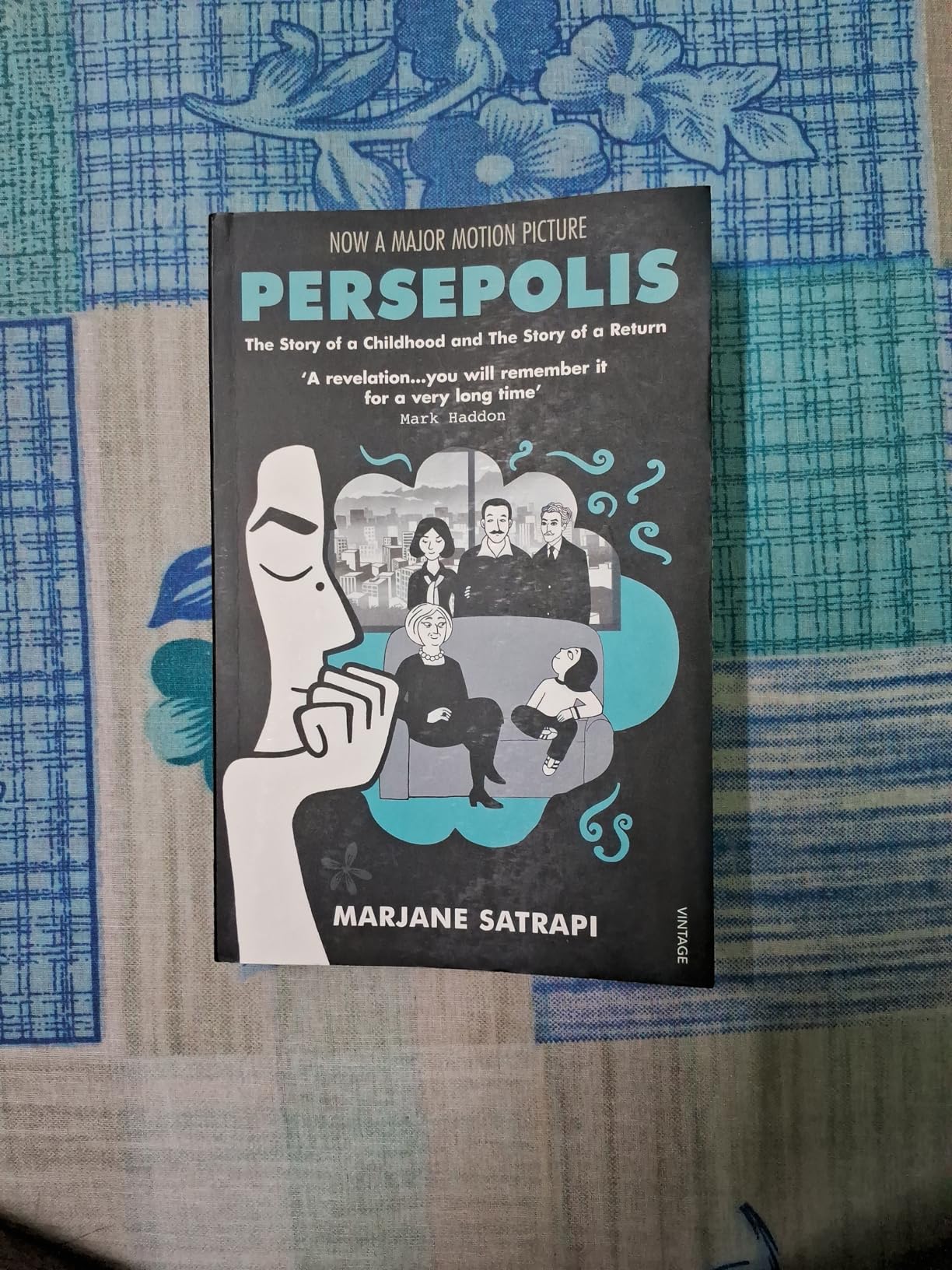 Persepolis I & II [Library Binding] Satrapi, Marjane : Satrapi, Marjane: Amazon.in: Books