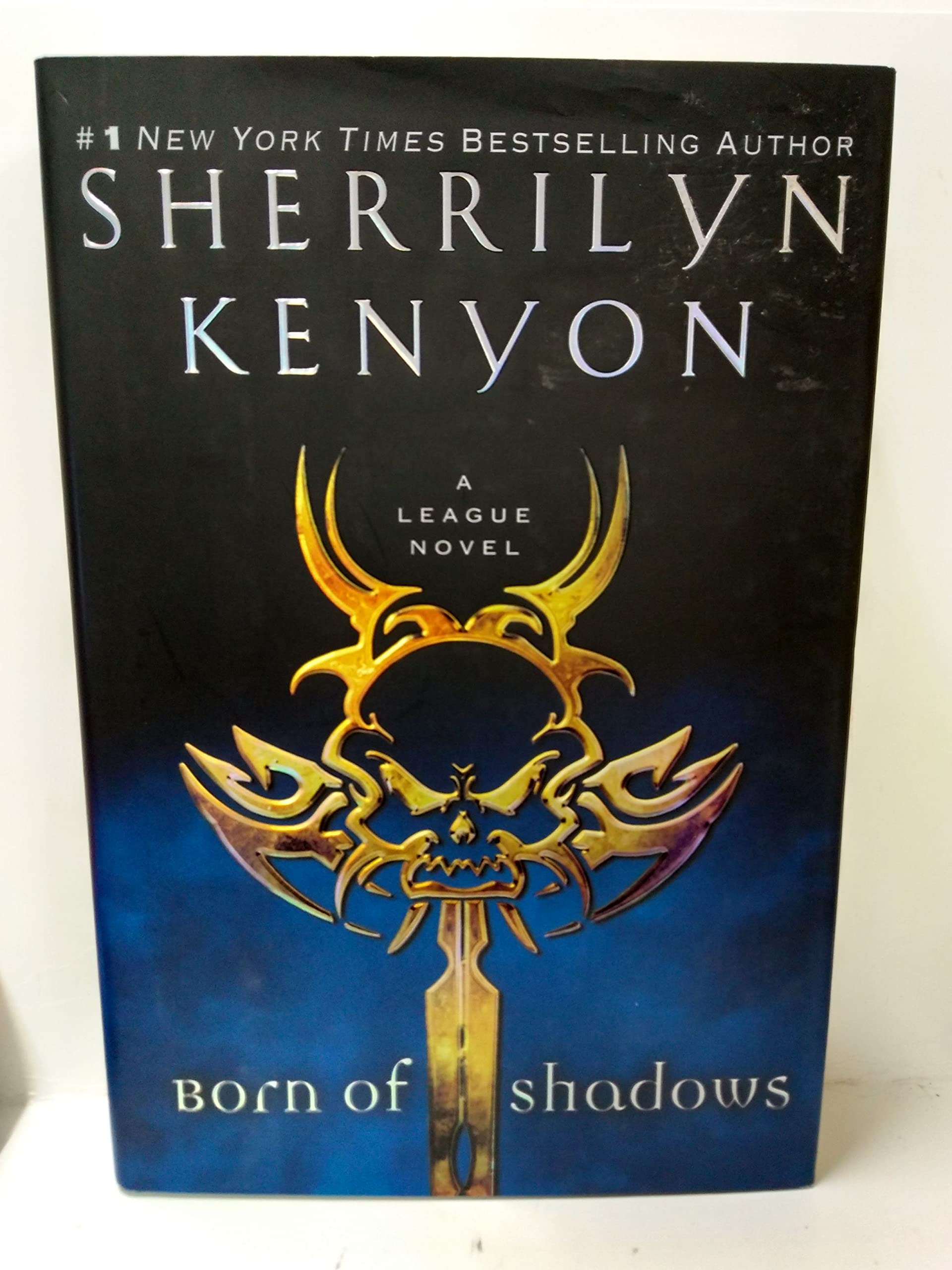 Born of Shadows (The League, 4): Kenyon, Sherrilyn: 9780446573252: Amazon.com: Books
