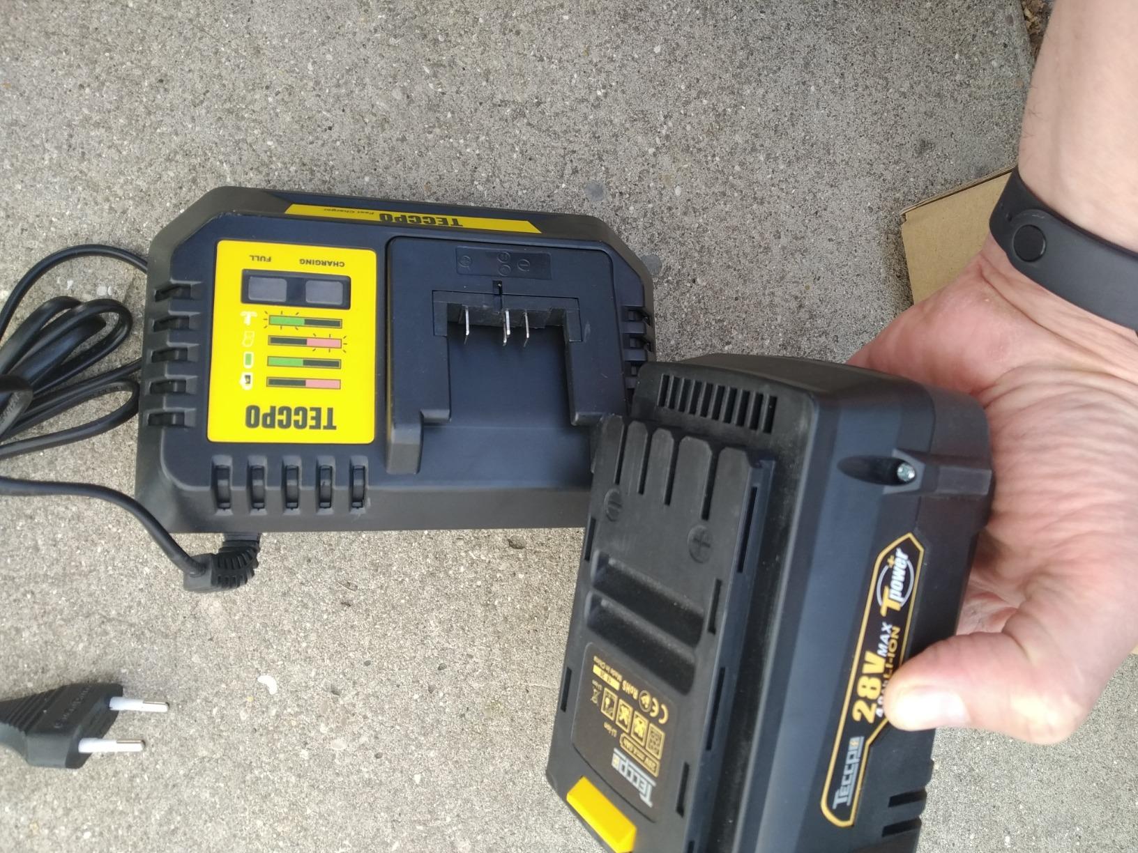 TECCPO Chargeur de Batterie 2Ah et de Batterie 4Ah, Compatible avec ...