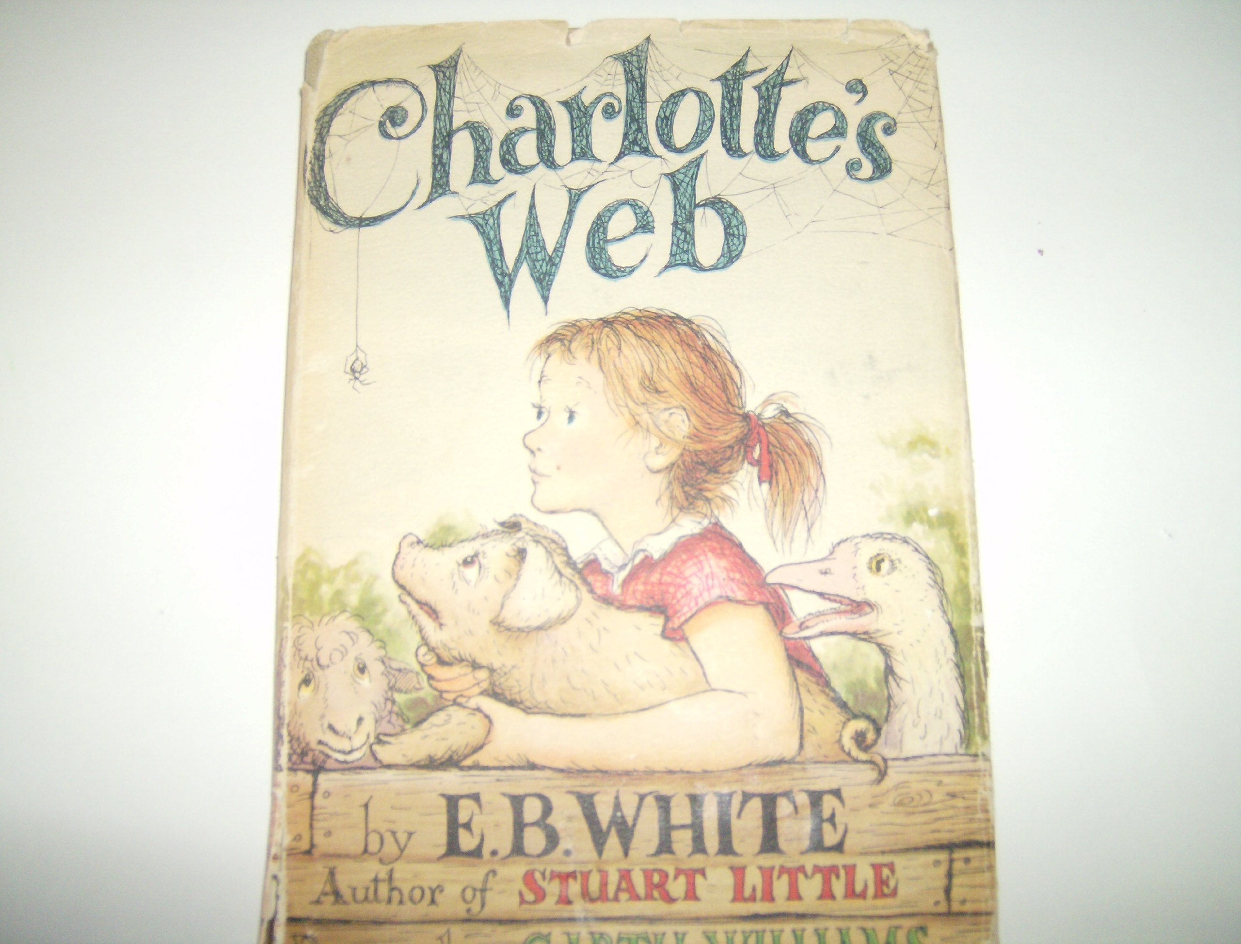 Amazon.com: Charlotte's Web: A Newbery Honor Award Winner ...