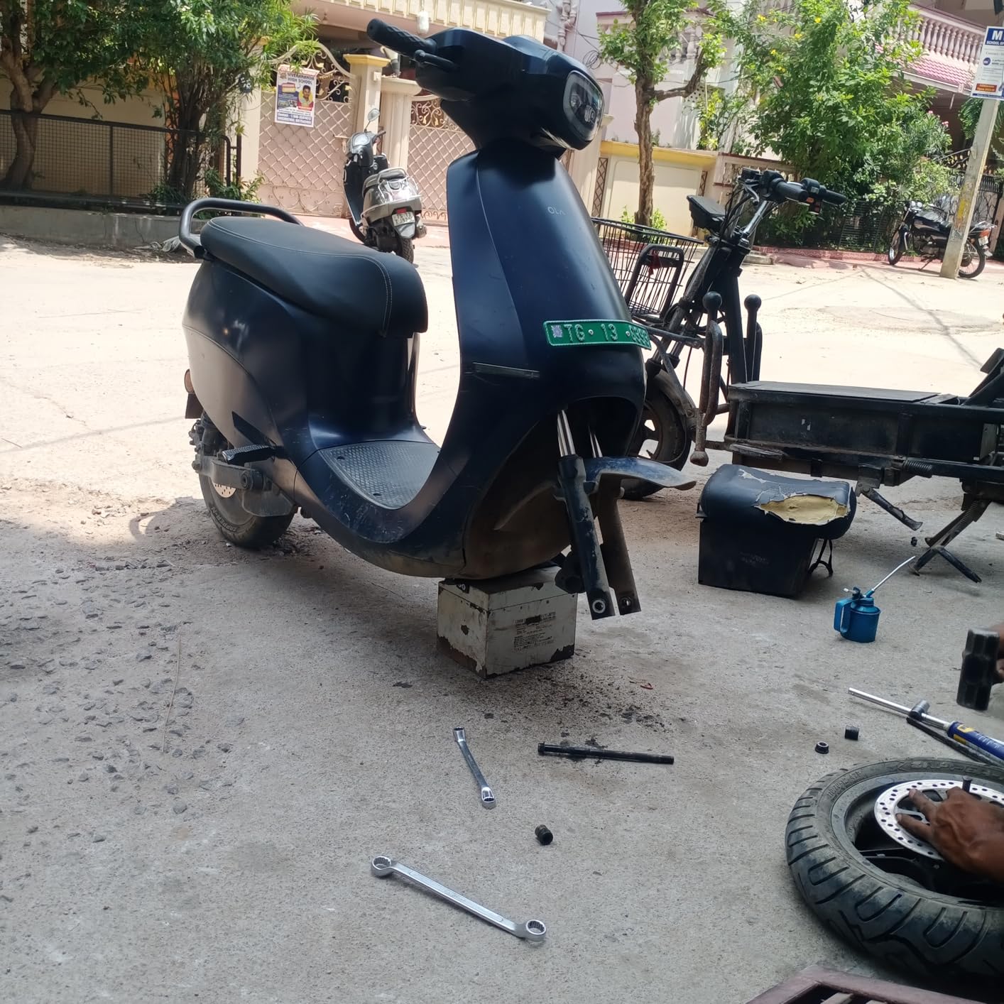 OLA S1 Pro Electric Scooter by OLA Electric - with charger - Midnight ...