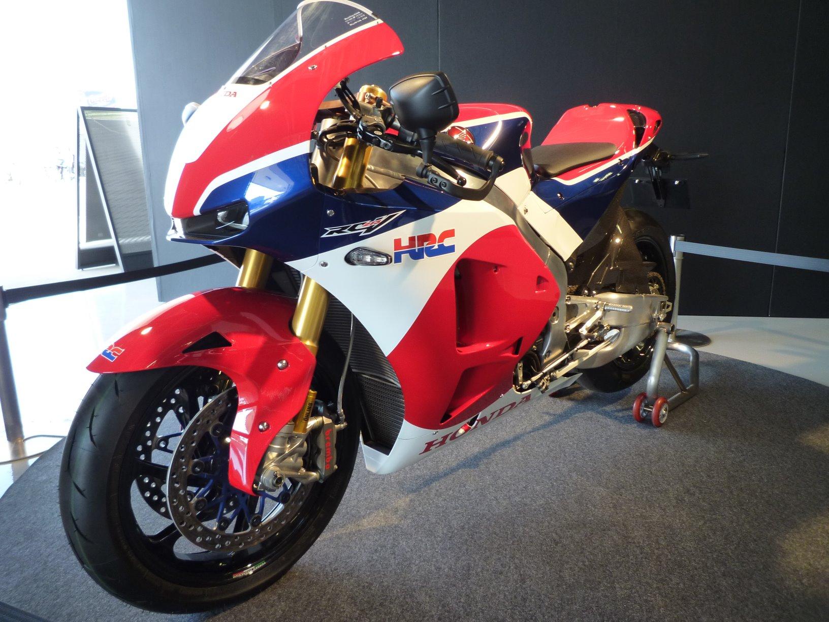 Amazon | EFFEX(エフェックス) ゲルザブ S バイクシート 内蔵タイプ GEL-ZAB EHZ3637 | シートパーツ | 車＆バイク