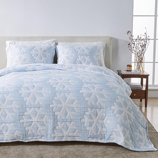 Amazon.com: Great Bay Home Matelassé Coverlet with Pillow Shams for ...