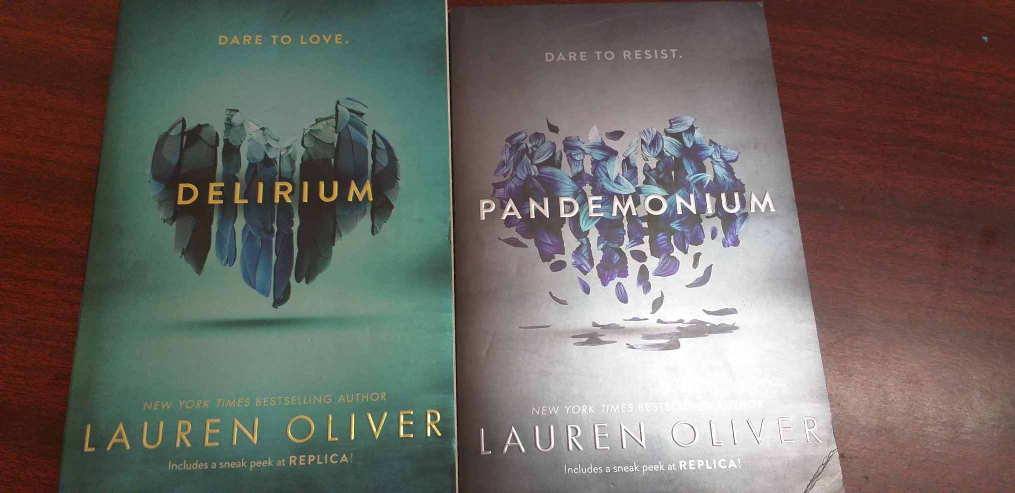 Delirium (Delirium Trilogy) : Oliver, Lauren: Amazon.in: Books