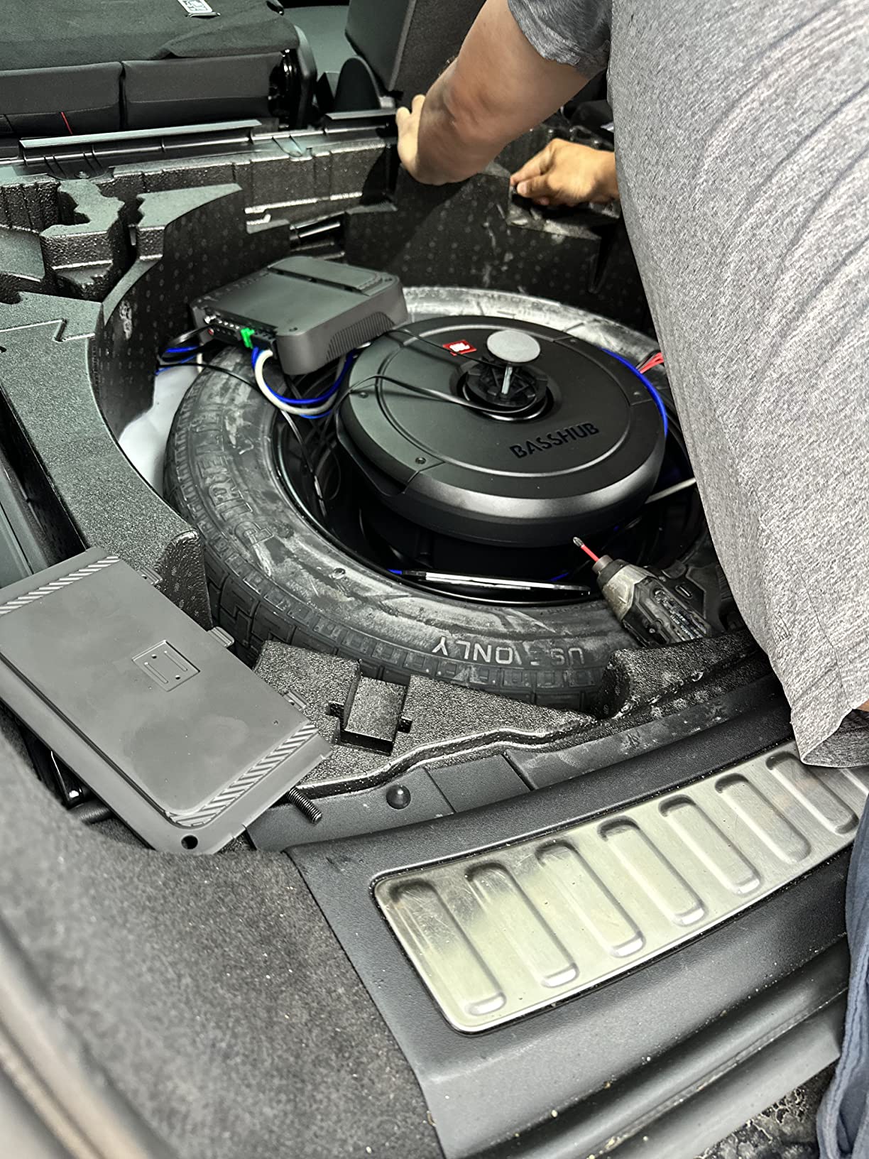 $15/mo - Finance JBL STADIUMBASSHUB 11" Spare Tire Subwoofer System ...