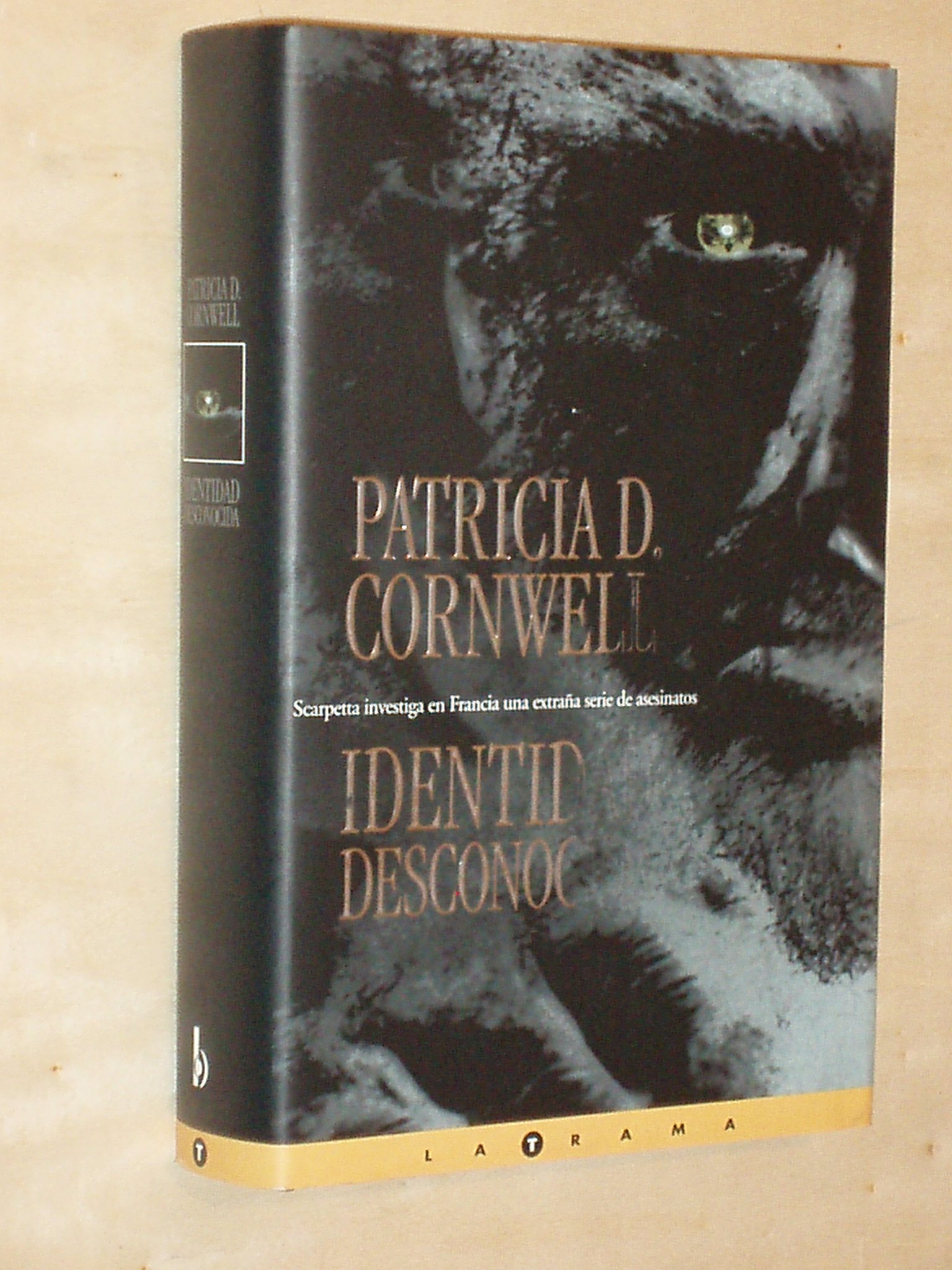 IDENTIDAD DESCONOCIDA : Patricia D. Cornwell: Amazon.es: Libros